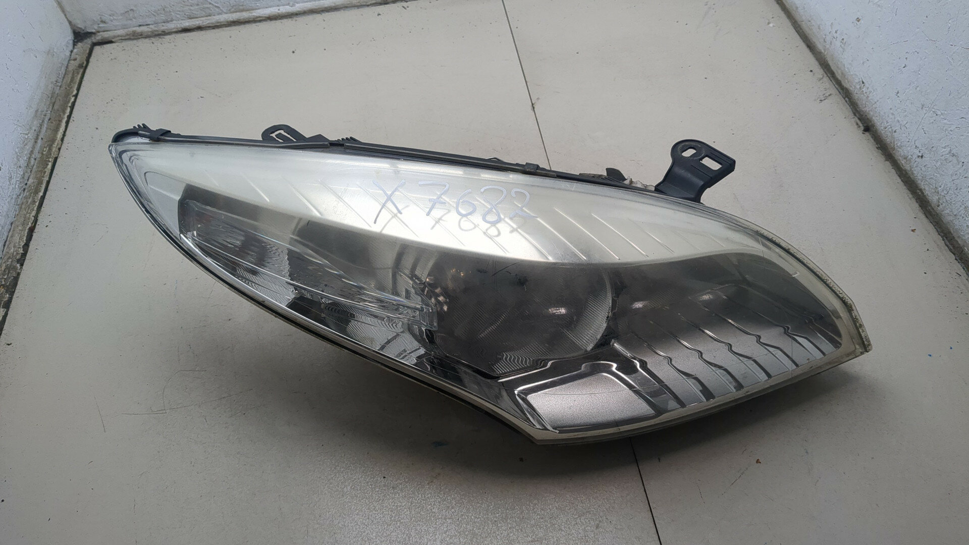 Фара (передняя) правая Renault Megane 3 Б/У