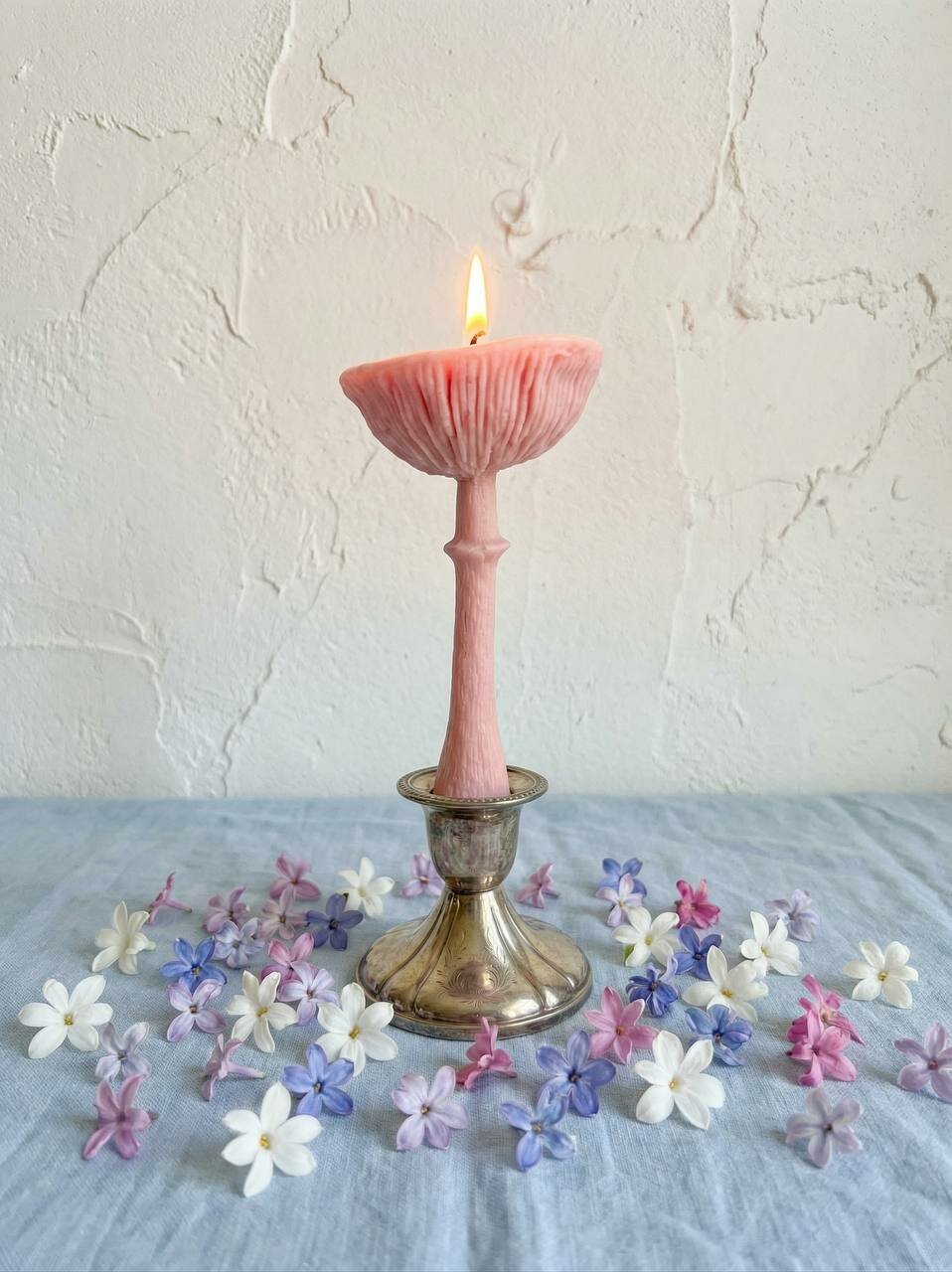 Свеча Unification Love "Гриб мухомор перезрелый нежно-розовый", фигурная, с ароматом черной смородины, 2 часа горения