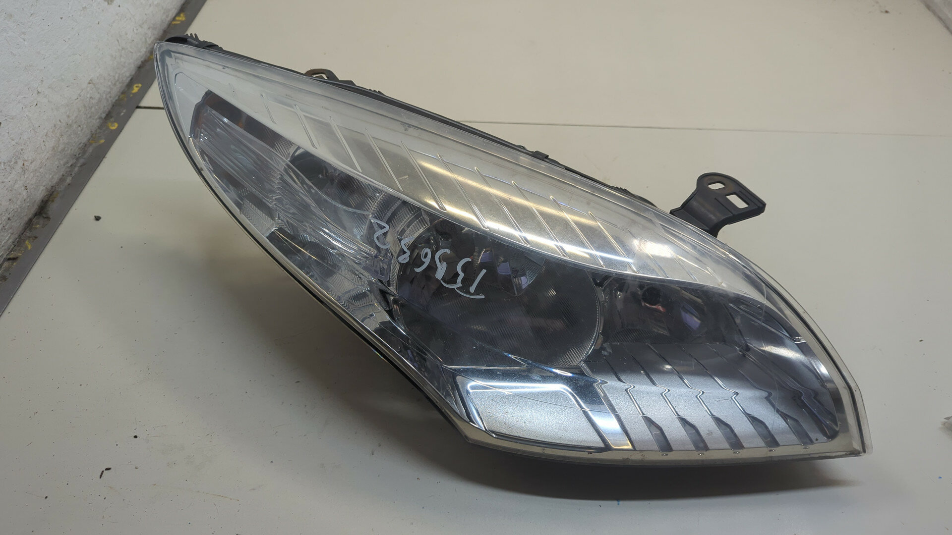 Фара (передняя) правая Renault Megane 3 Б/У