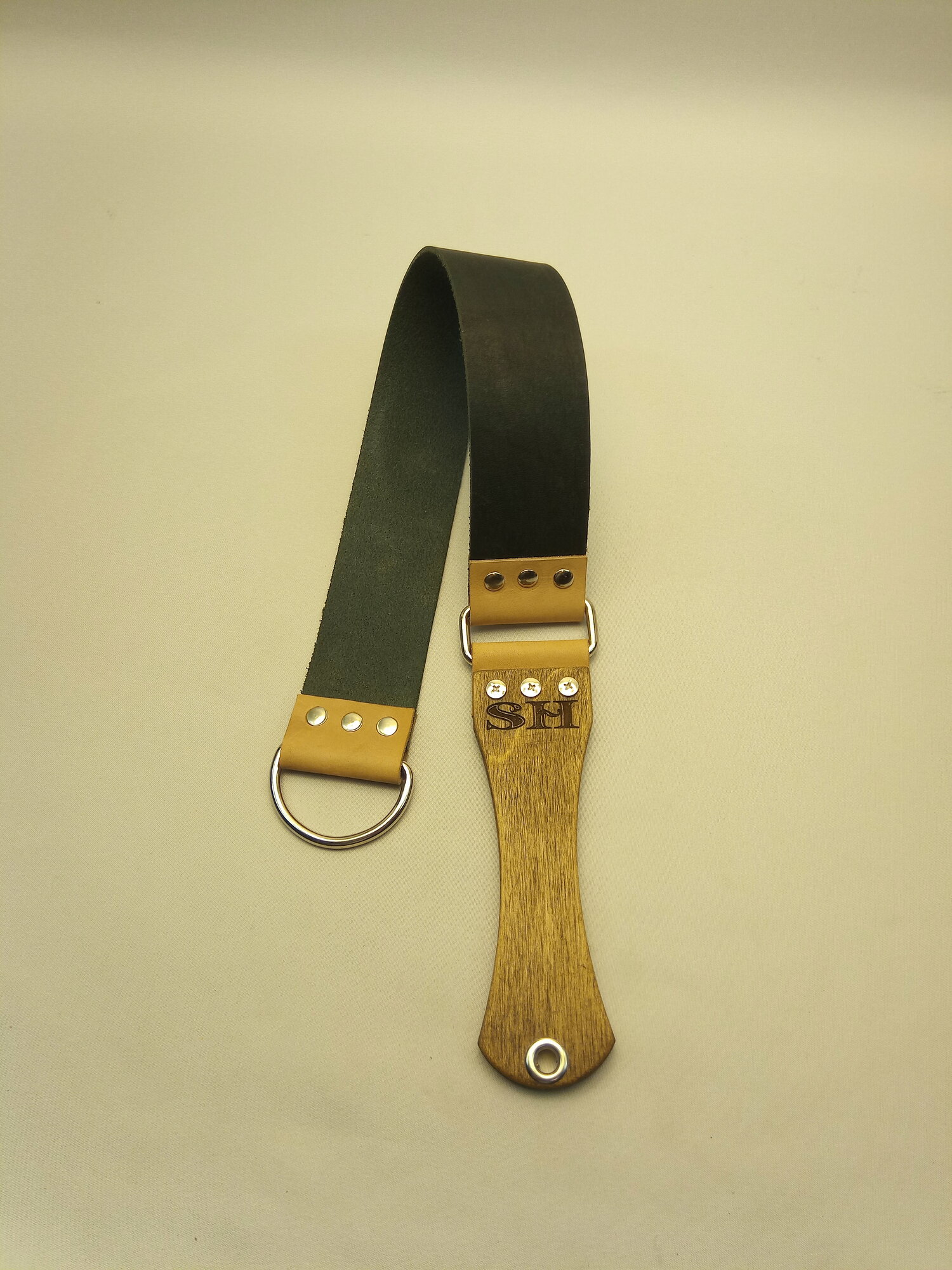 Р-014 Ремень для правки - доводки опасных бритв, ножей.(кожа 2 - 2.2мм. черный)