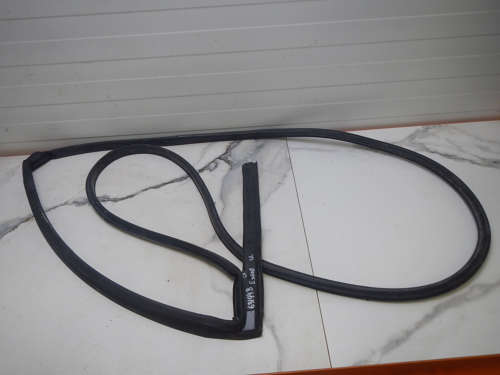 Б/У Уплотнитель двери задней правой, EXEED (Эксид)-LX (19-) EXEED LX (19-) Потертости. 631948 EXEED арт. 509000279AA