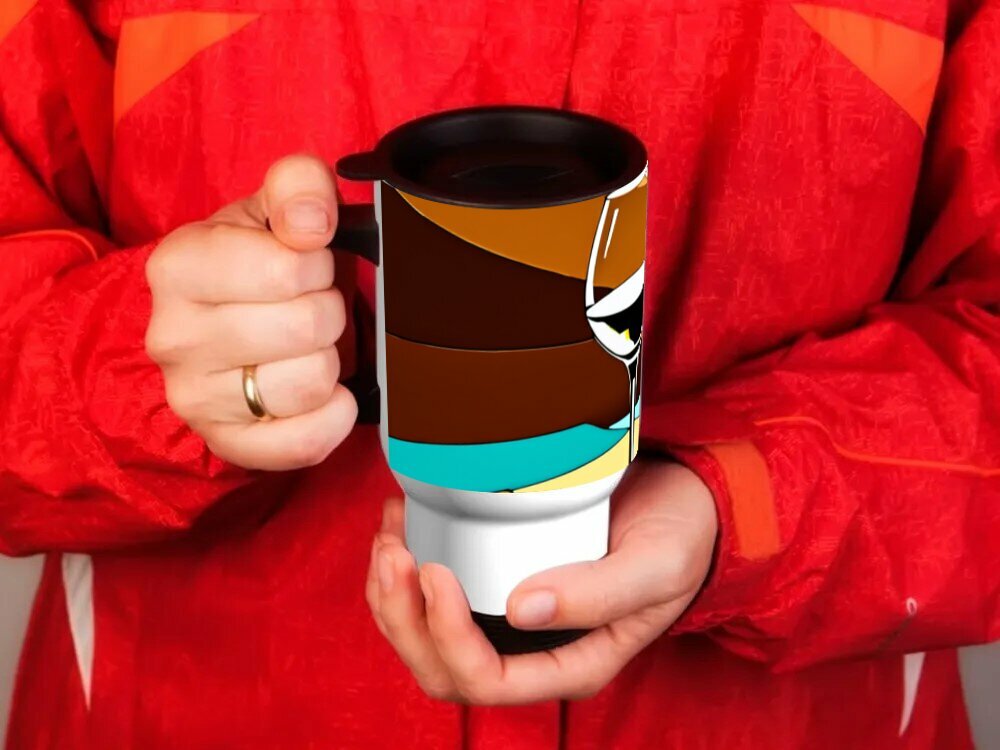 Тремокружка для авто с принтом "Кубизм, натюрморт с бутылкой вина и бокалом на фоне пейзажа с холмами и солнцем" 0.5 л.