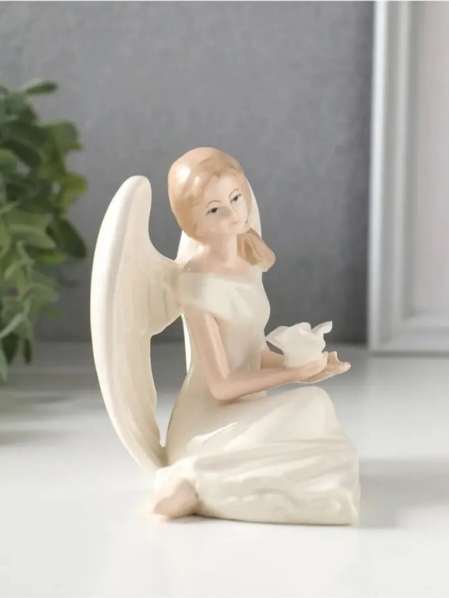 Очаровательный керамический сувенир с ангелом