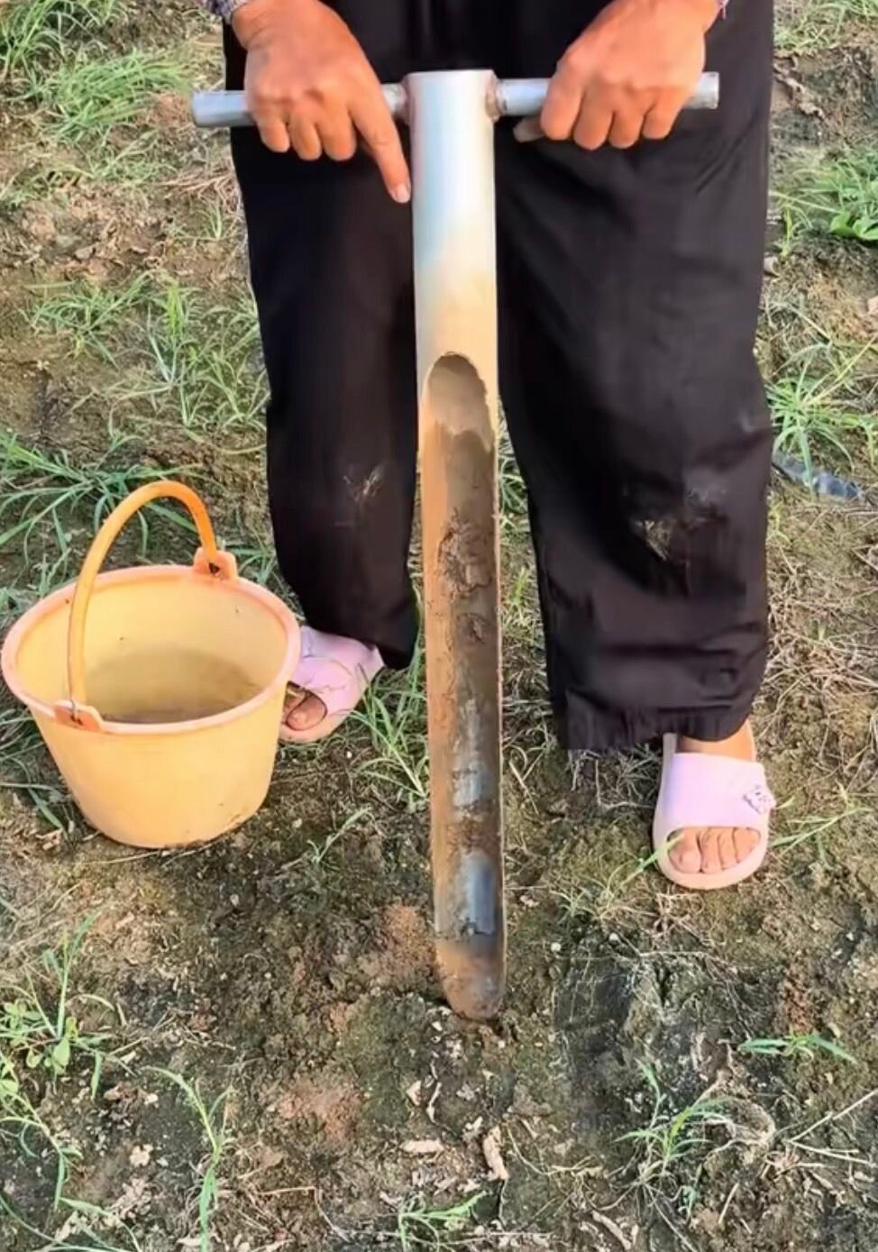 Лопата 100см для траншей и высверливания отверстий в земле и посадки саженцев