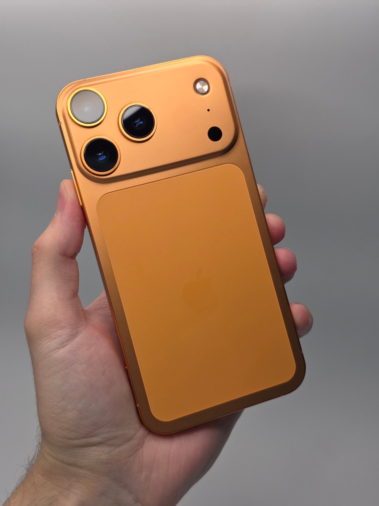 "IPhone XR в корпусе iPhone 17 Pro", 256GB, оранжевый