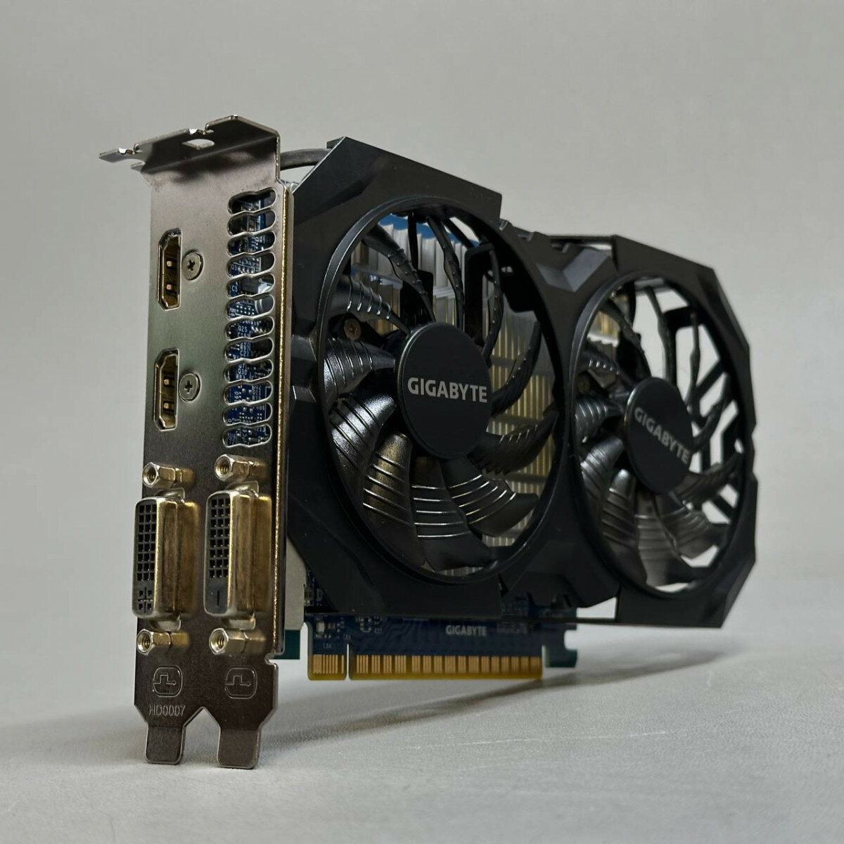 Видеокарта GigaByte GeForce GTX 750 Ti WF OC 4096MB 128bit PCI-E GDDR5 (GV-N75TWF2OC-4GI) DVI HDMI