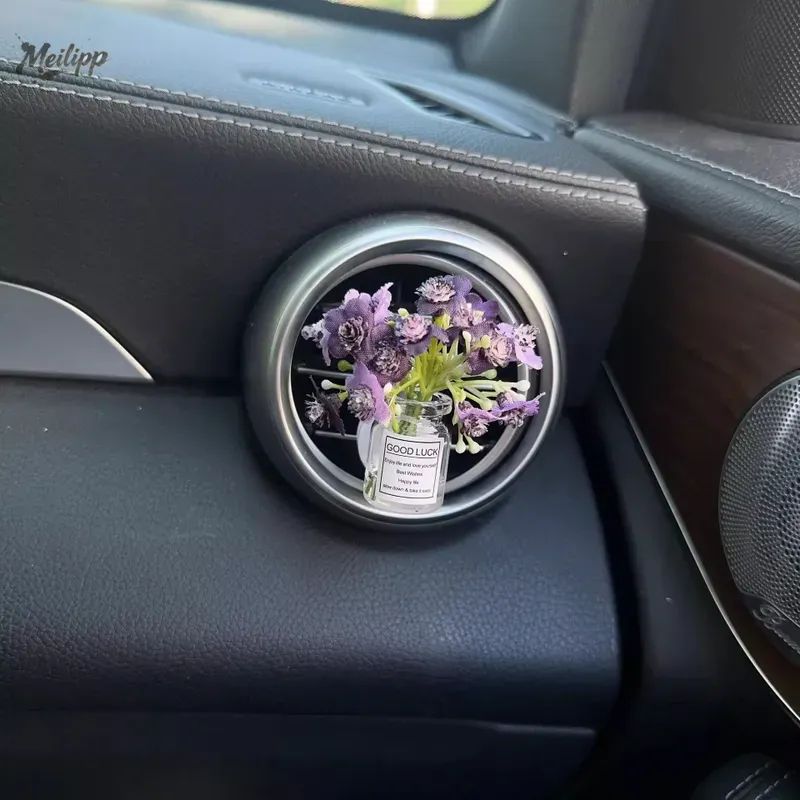 Украшение автомобильного флакона духов