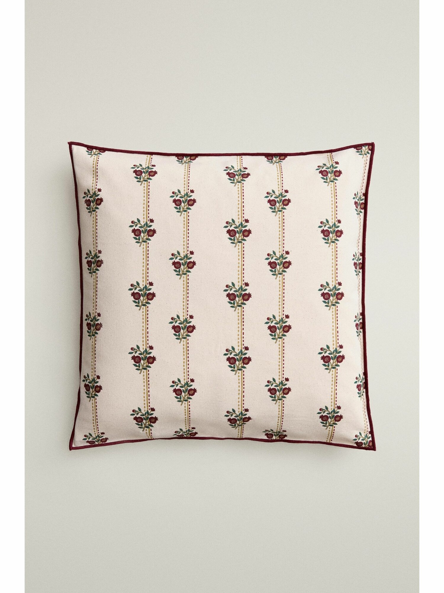 Наволочка Zara STRIPED AND FLORAL CUSHION COVER, размер 45x45cm