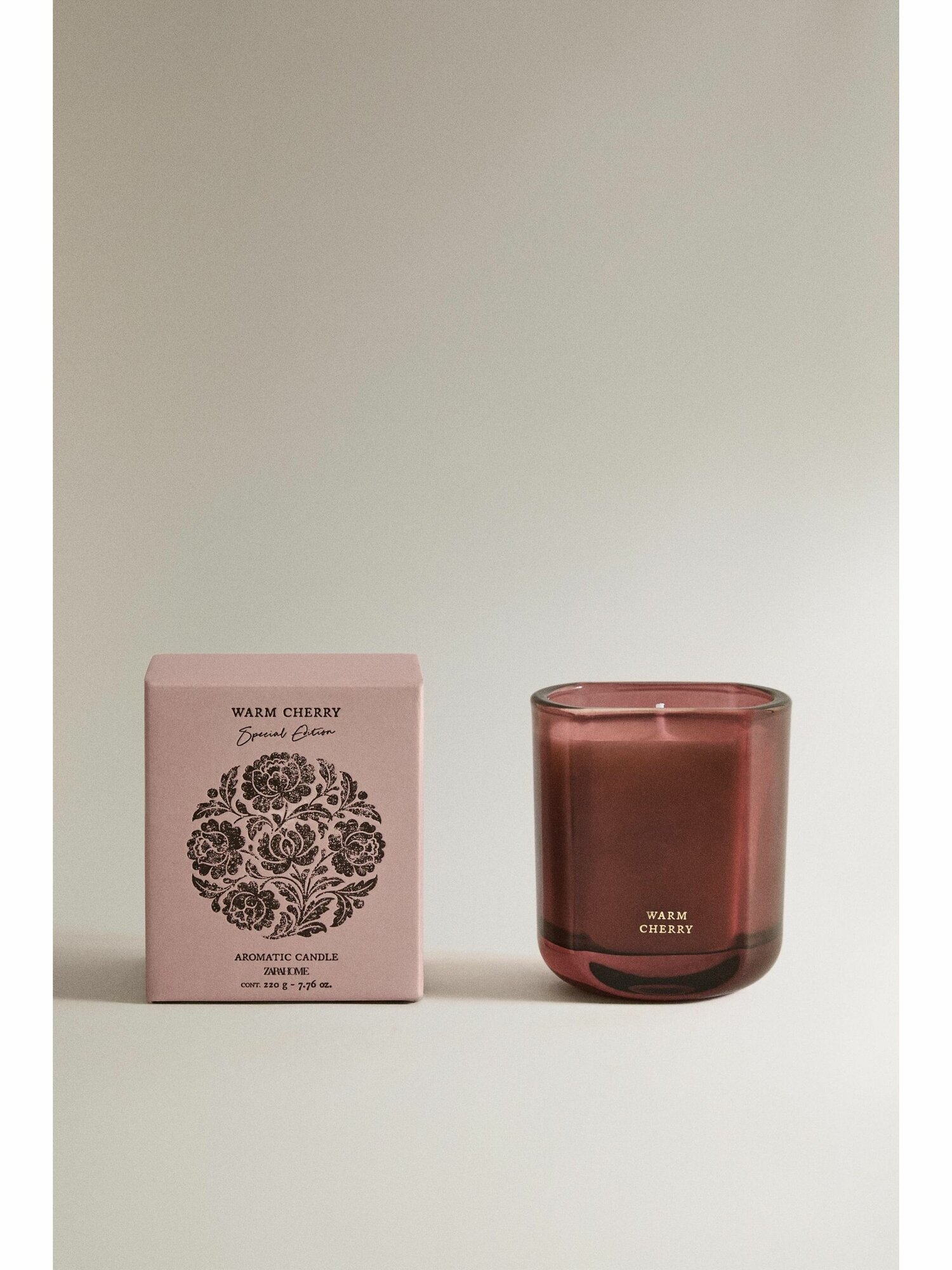 Свеча Zara WARM CHERRY SCENTED CANDLE 220 гр