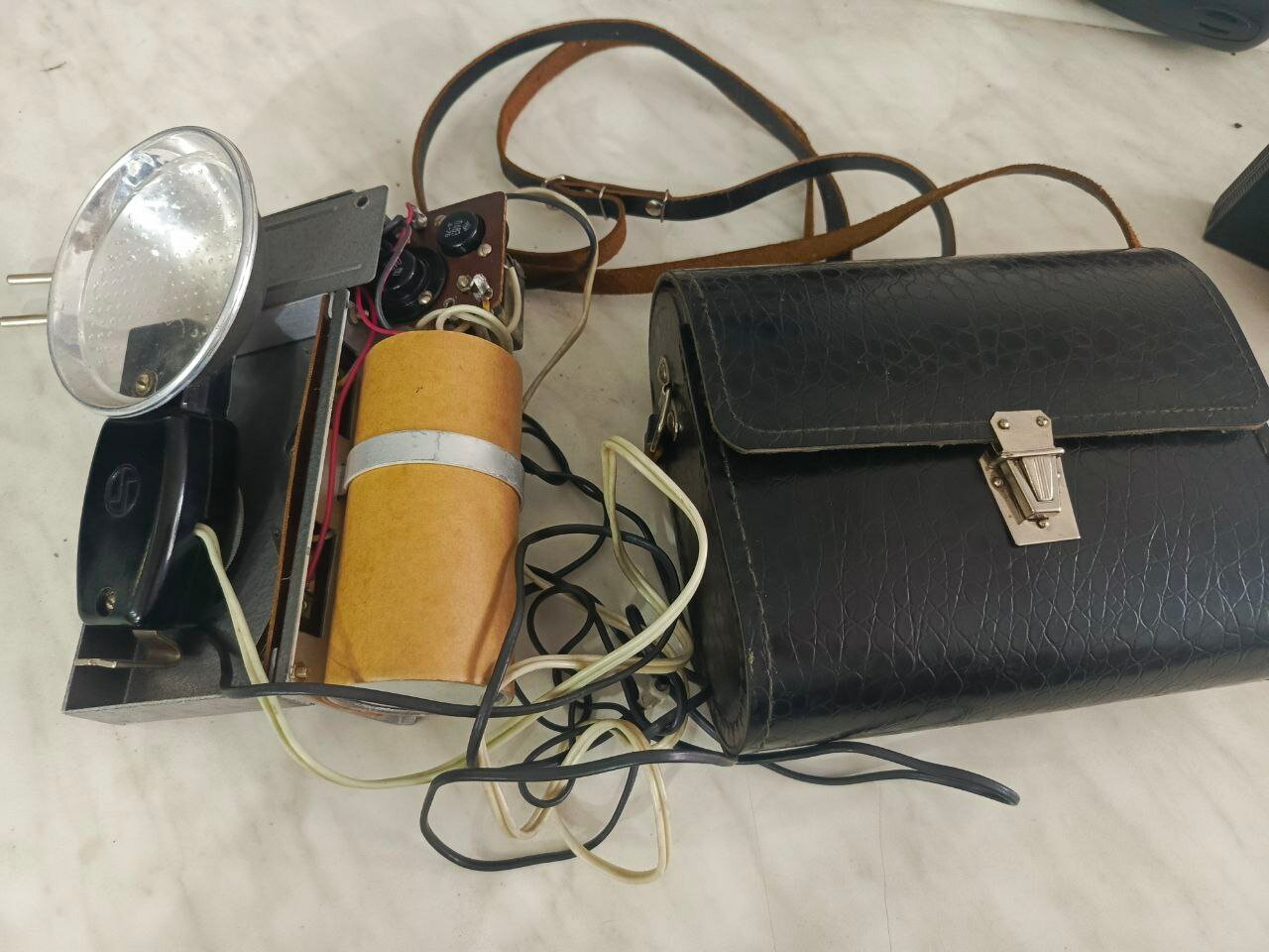 Фотовспышка "Чайка" в оригинальном чехле, металл, стекло, искусственная кожа, СССР, 1950-1980 гг.