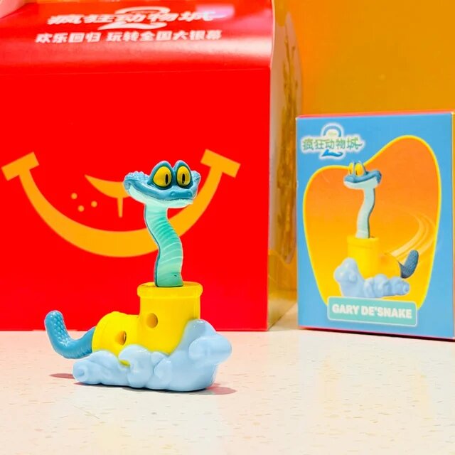 Игрушки для Happy Meal от McDonald's «Зверополис 2» 2025 года, в том числе коллекционные игрушки Ник, Джуди, Флэш, Гэри, Нибулл и Паберт, украшения для рабочего стола и подарки.