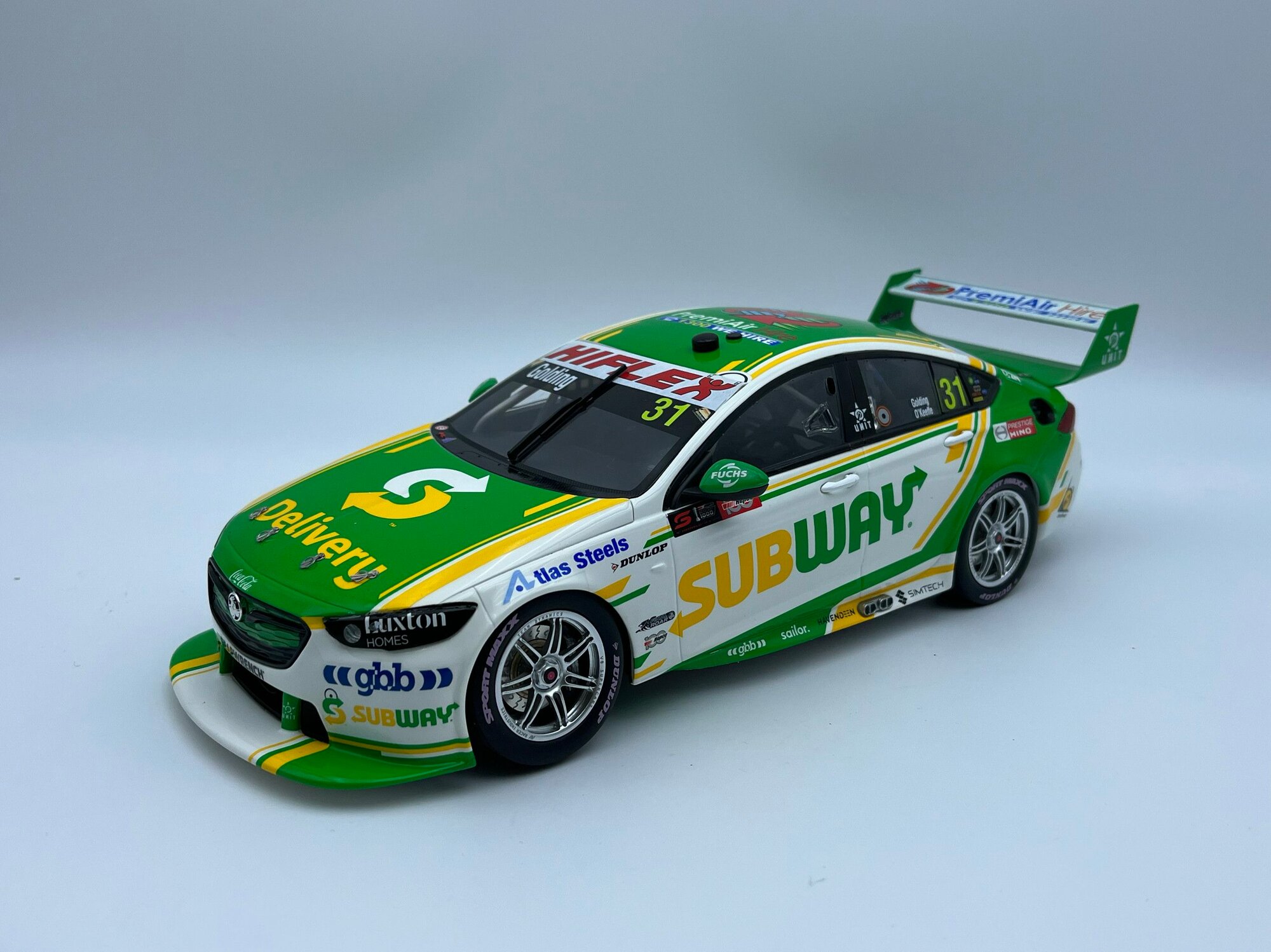 Аутентичная модель автомобиля Holden Australian Small Crown Rally Car из смолы в масштабе 1:18