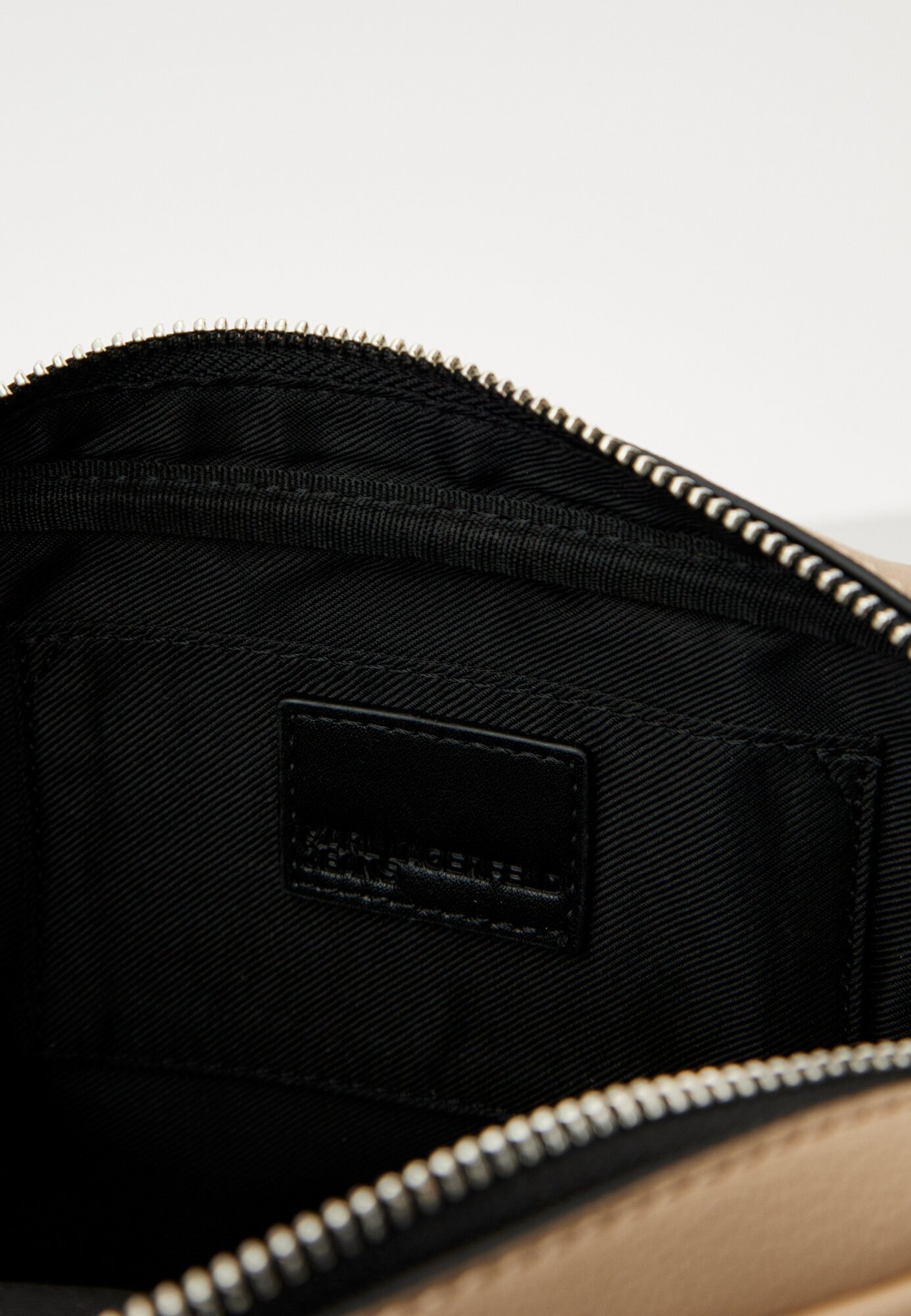 Сумка мессенджер KARL LAGERFELD JEANS KLJ BOX LOGO XL CAMERA BAG, фактура зернистая, бежевый — фото 1