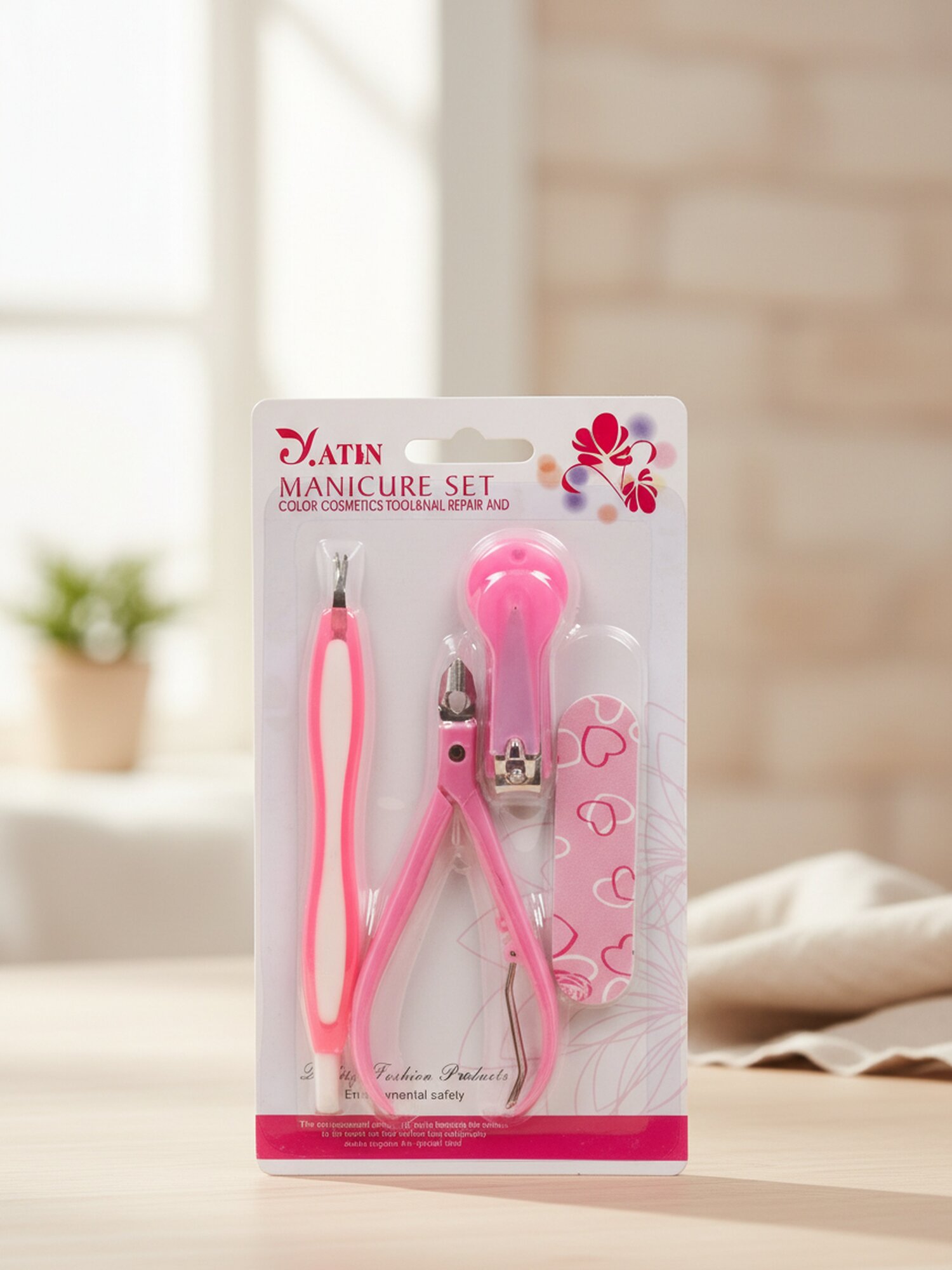 Маникюрный набор розовый Y4-11548, 4 предмета: кусачки, книпсер, пилка и триммер для кутикулы, 10.5х19 см.