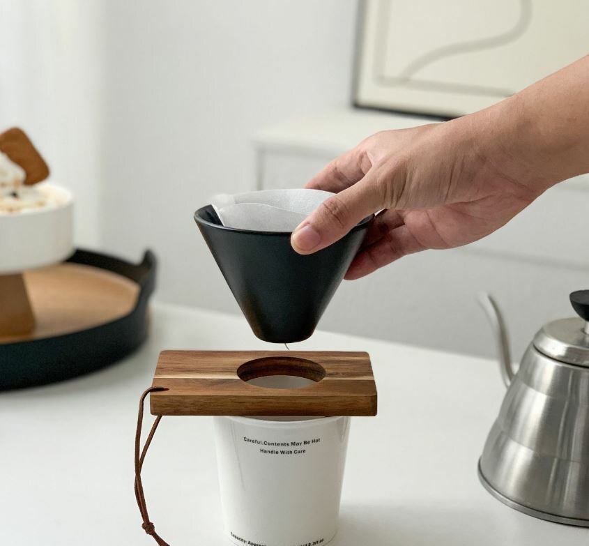 Воронка для кофе V60 DAENERO, выполнена из качественной керамики с деревянной подставкой, фильтр, дриппер, пуровер