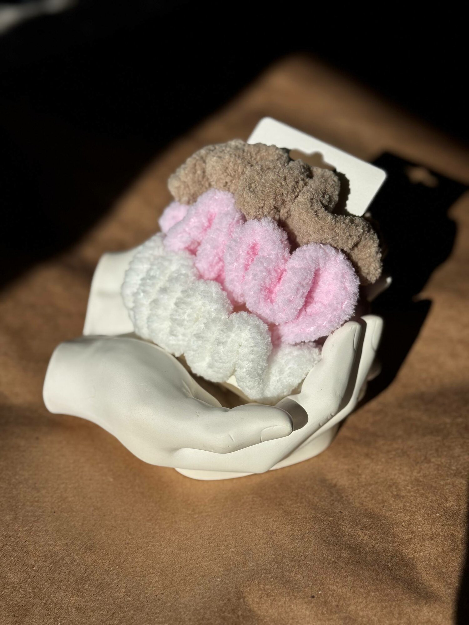 Набор мягких резинок для волос набор (3 шт) — плюшевые (scrunchie), базовые цвета, не травмируют волосы