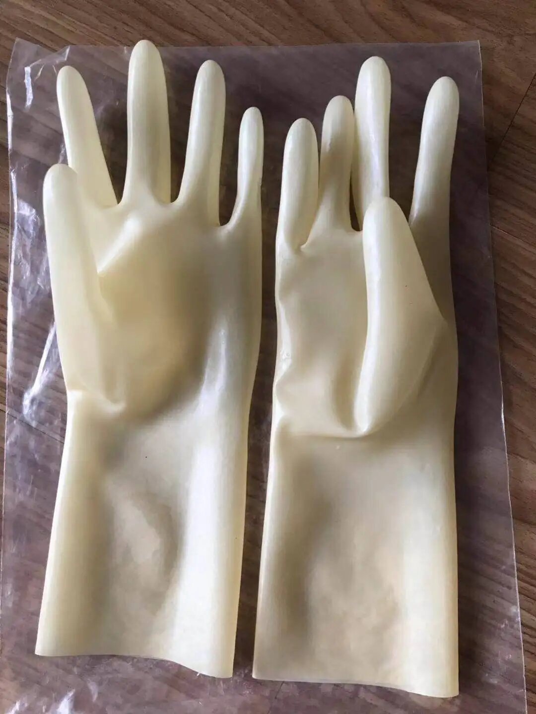 Черные латексные короткие перчатки М, прозрачный