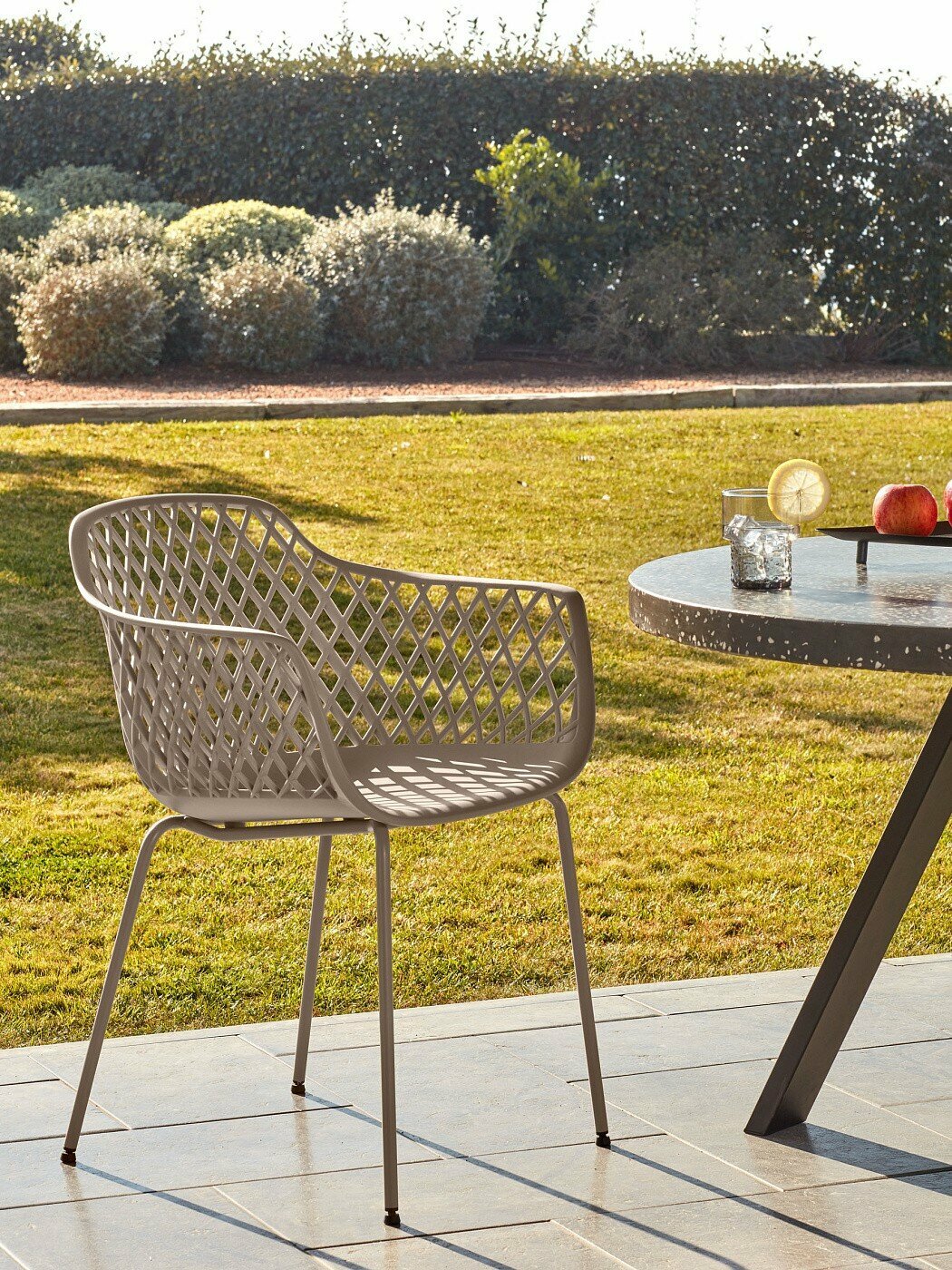 Стул La Forma "Quinn", прочный металлический каркас, квадратный, бежевый, уличный