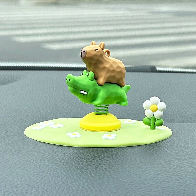 Капибара-игрушка-качалка для автомобильной панели с крокодилом и зелёной цветочной подушкой