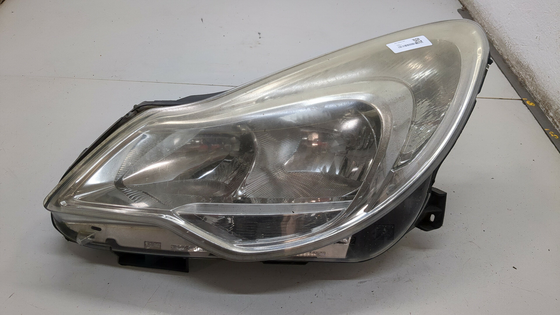Фара (передняя) левая Opel Corsa D Б/У