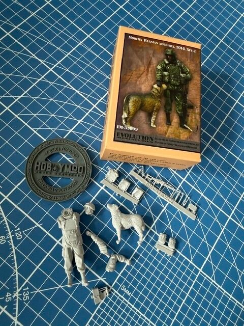 EM-35099 Фигурка для самостоятельной росписи 1:35 Modern Russian soldiers (Crimea) Set-2