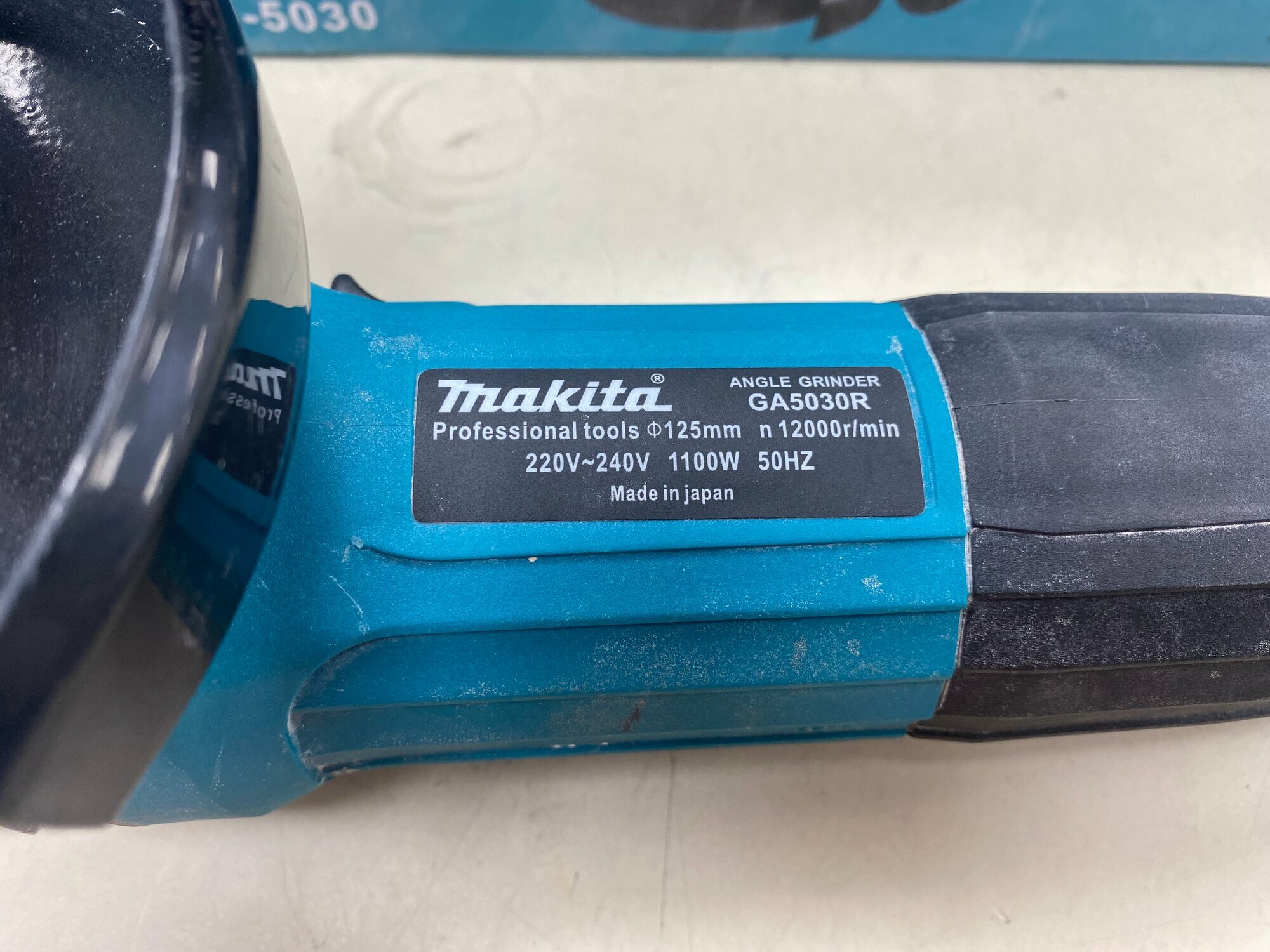 Угловая шлифмашина Makita GA5030R Б/У