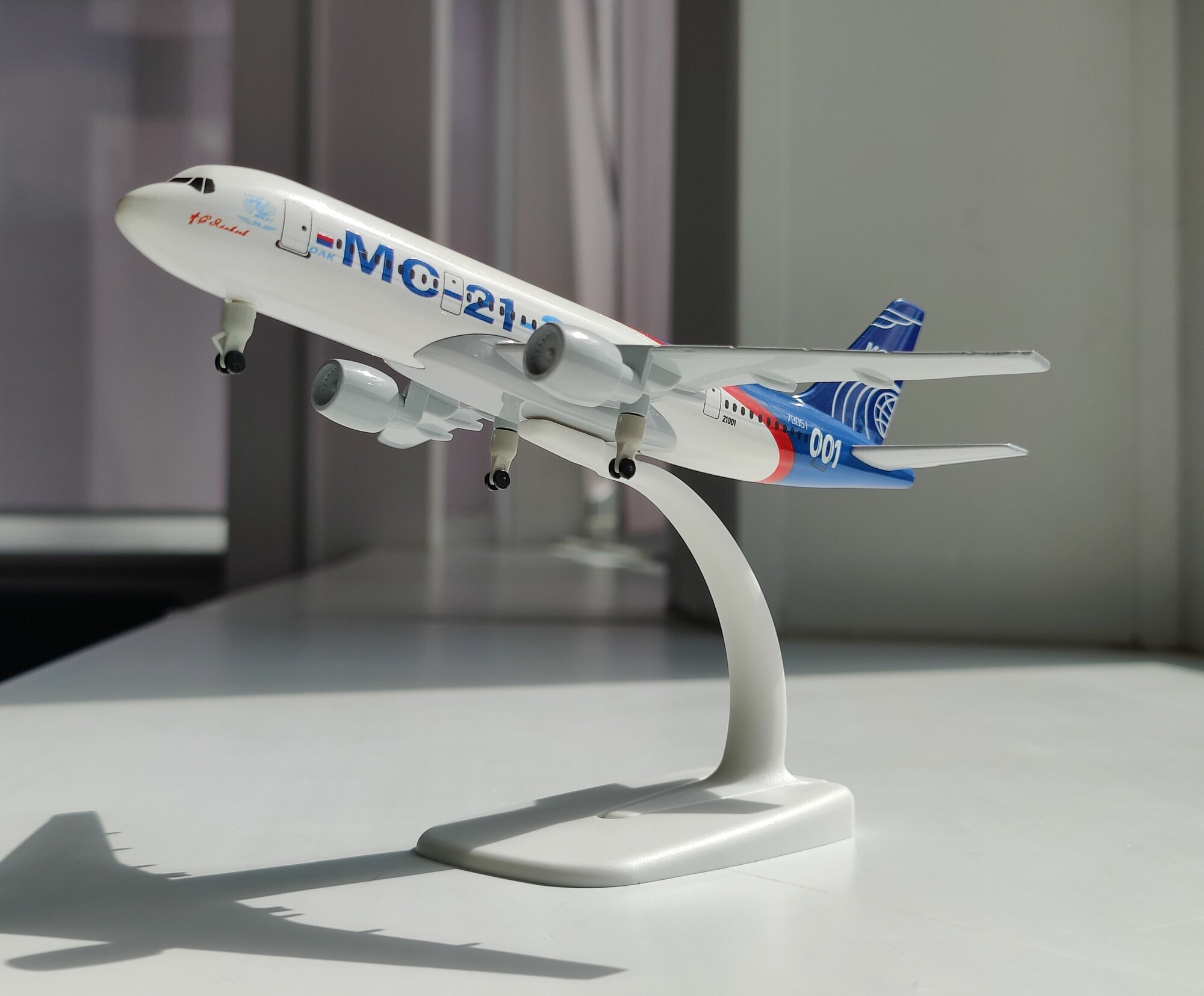 Игрушечная модель самолета MC-21 — фото 1
