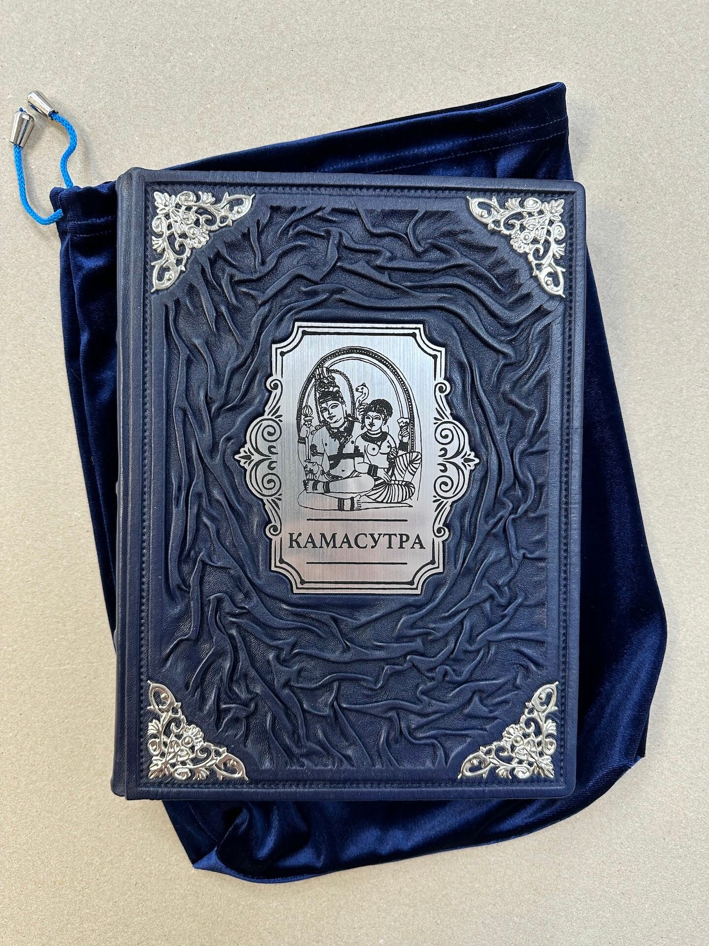 Классическая камасутра. Малланаг Ватсьяян (подарочная кожаная книга в мешочке)
