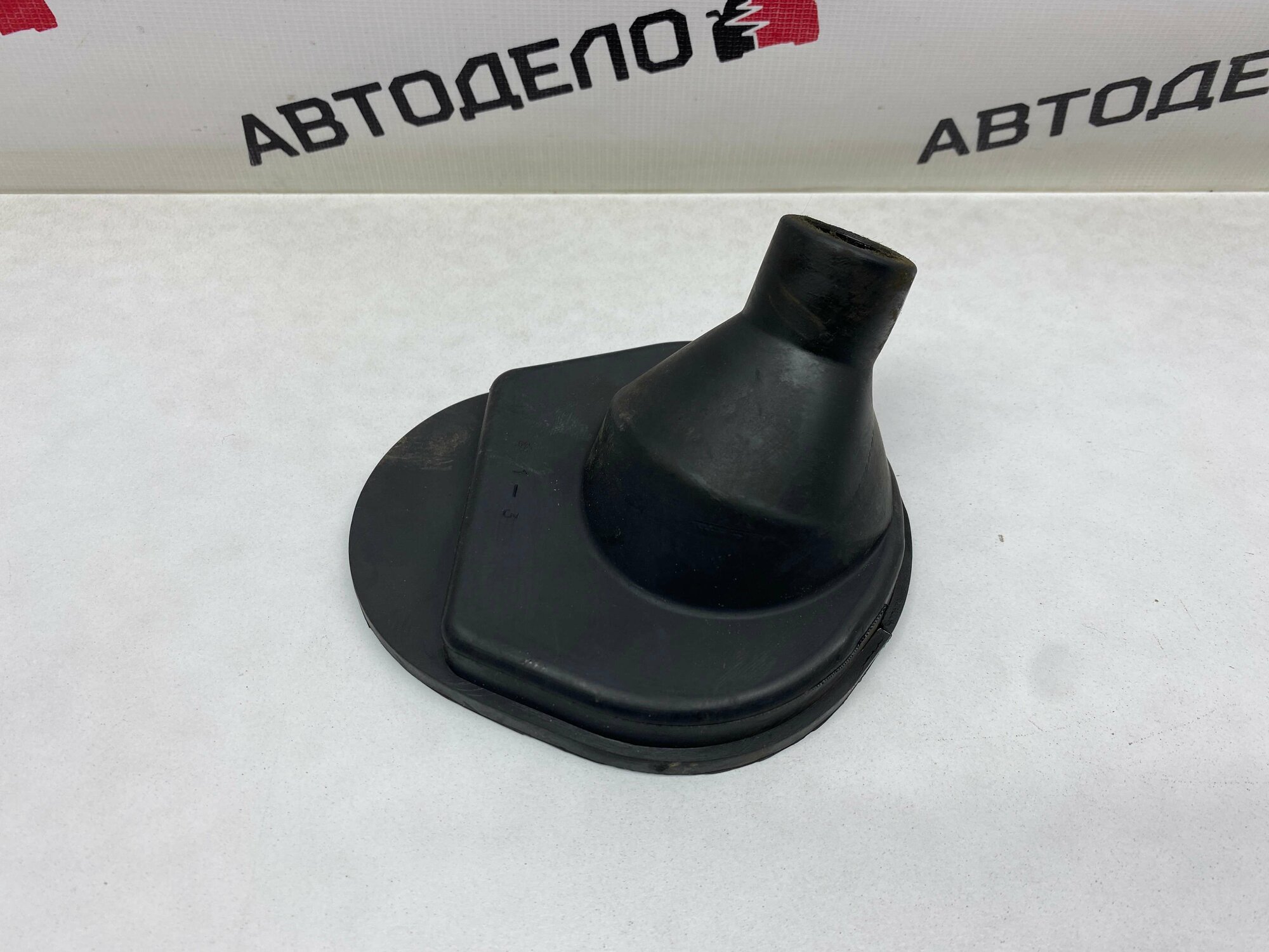 Пыльник рулевой колонки Mazda 626 GE 1992 г