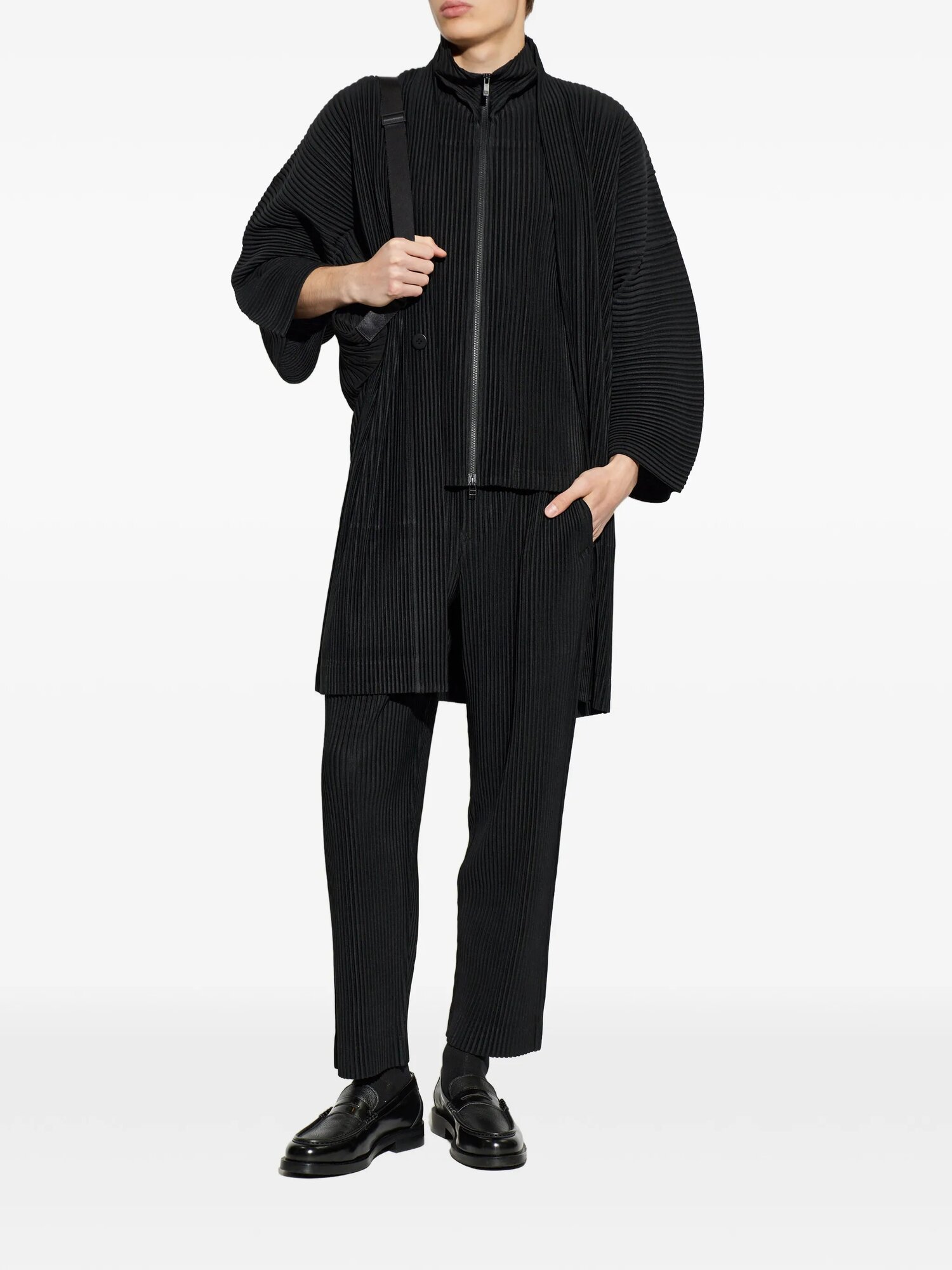 Пальто HOMME PLISSE ISSEY MIYAKE Pleated wide-sleeve coat, размер 48 — фото 1