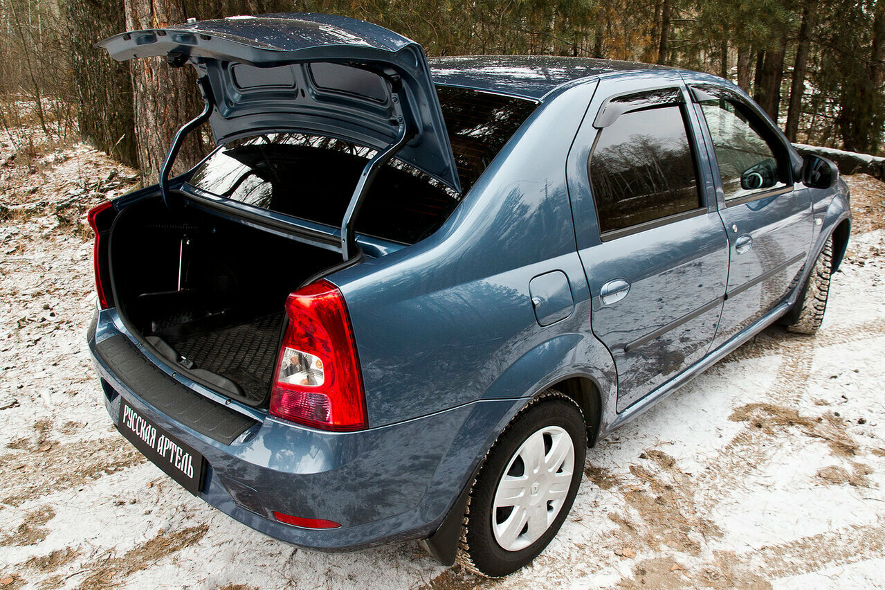 Накладка на порожек багажника Renault Logan 2010-2013