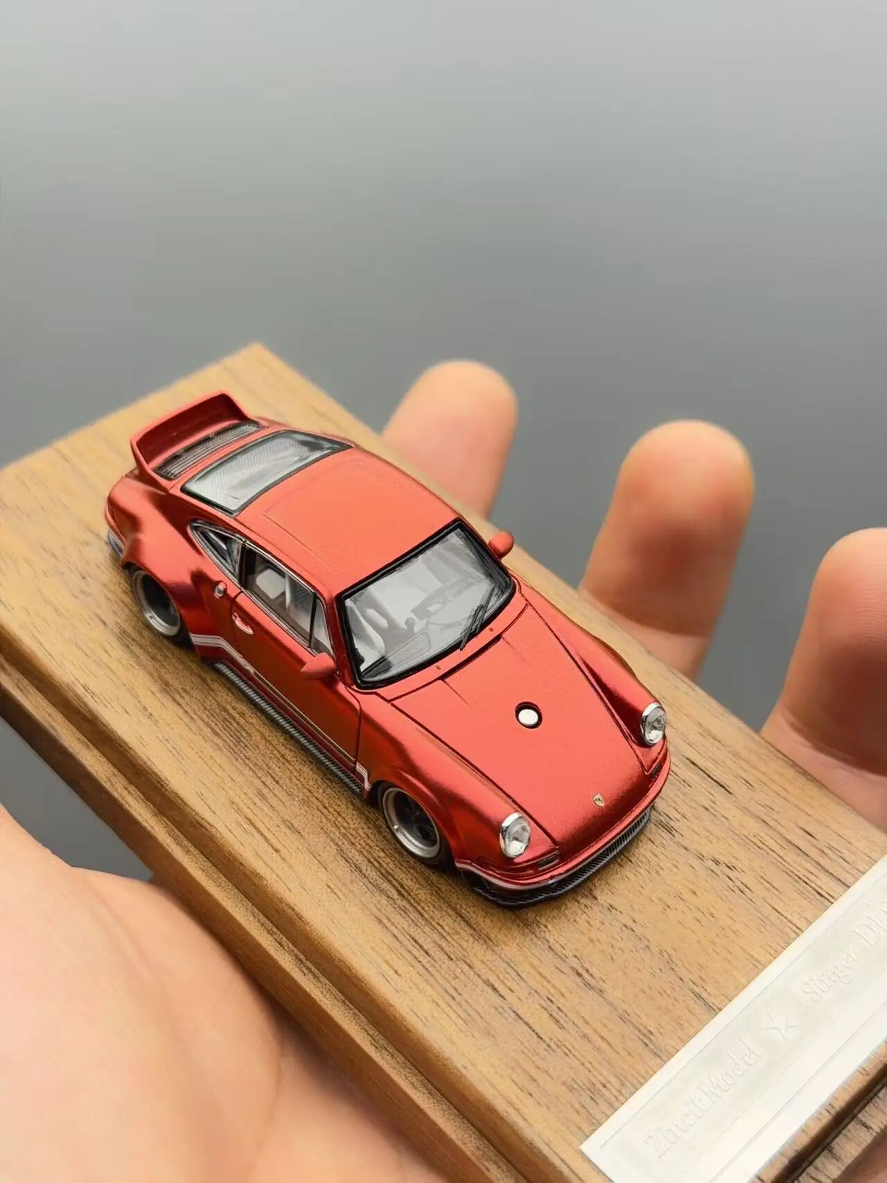 Porsche 911 Singer Coupe DLS 1:64, красный