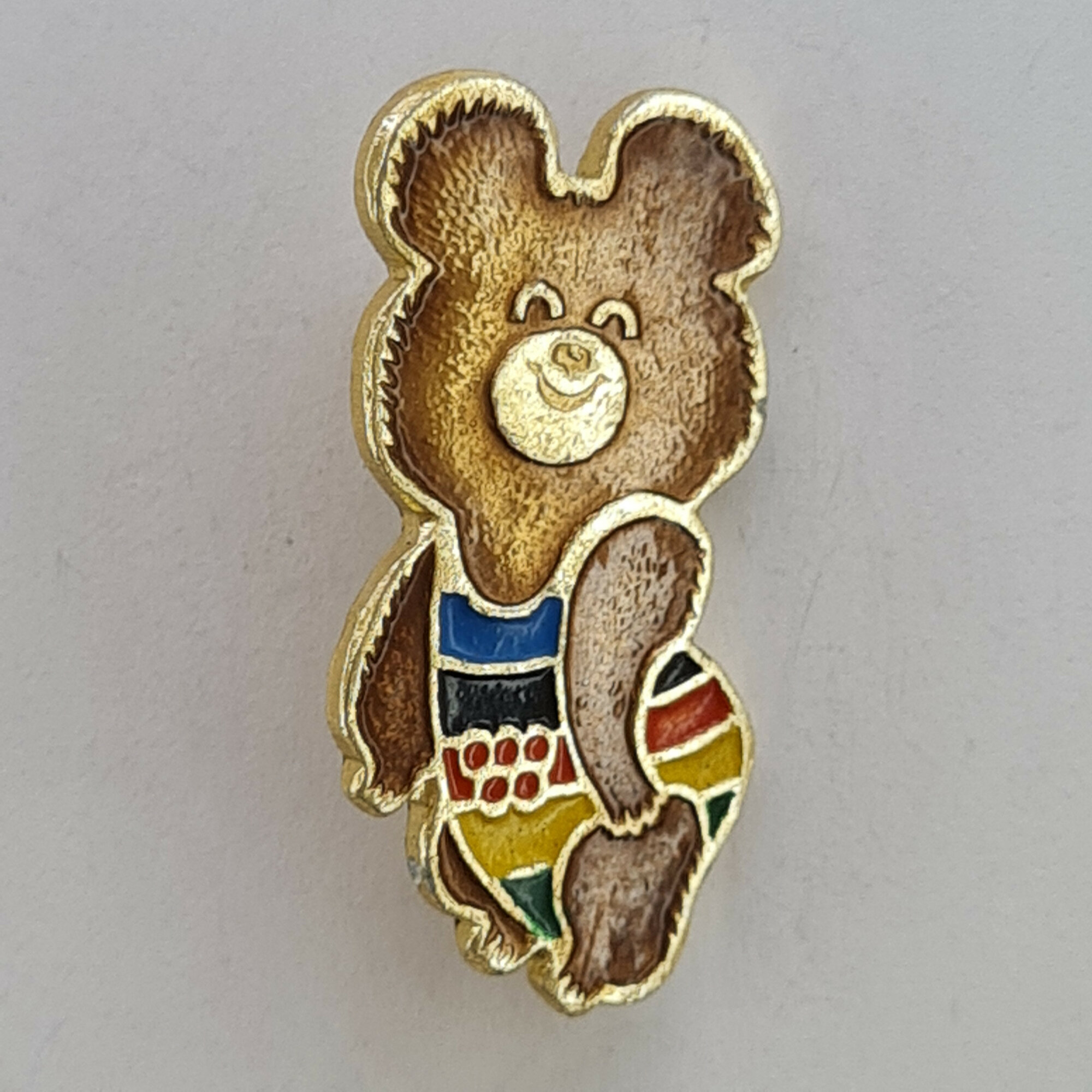 Значок СССР. Медвежонок в шарфе, олимпиада, спорт. Винтажный значек.