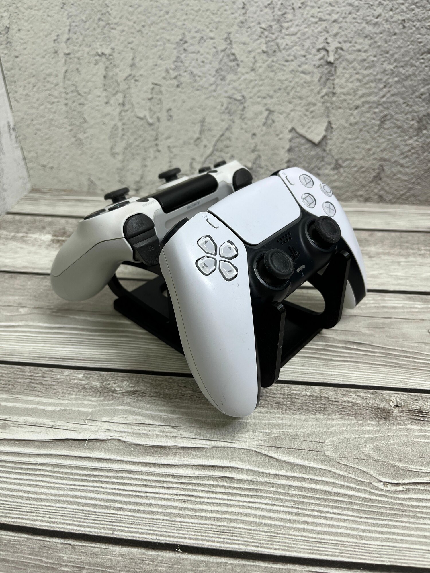 Подставка для двух геймпадов xbox, ps3, ps4, ps5 универсальная черная 2026
