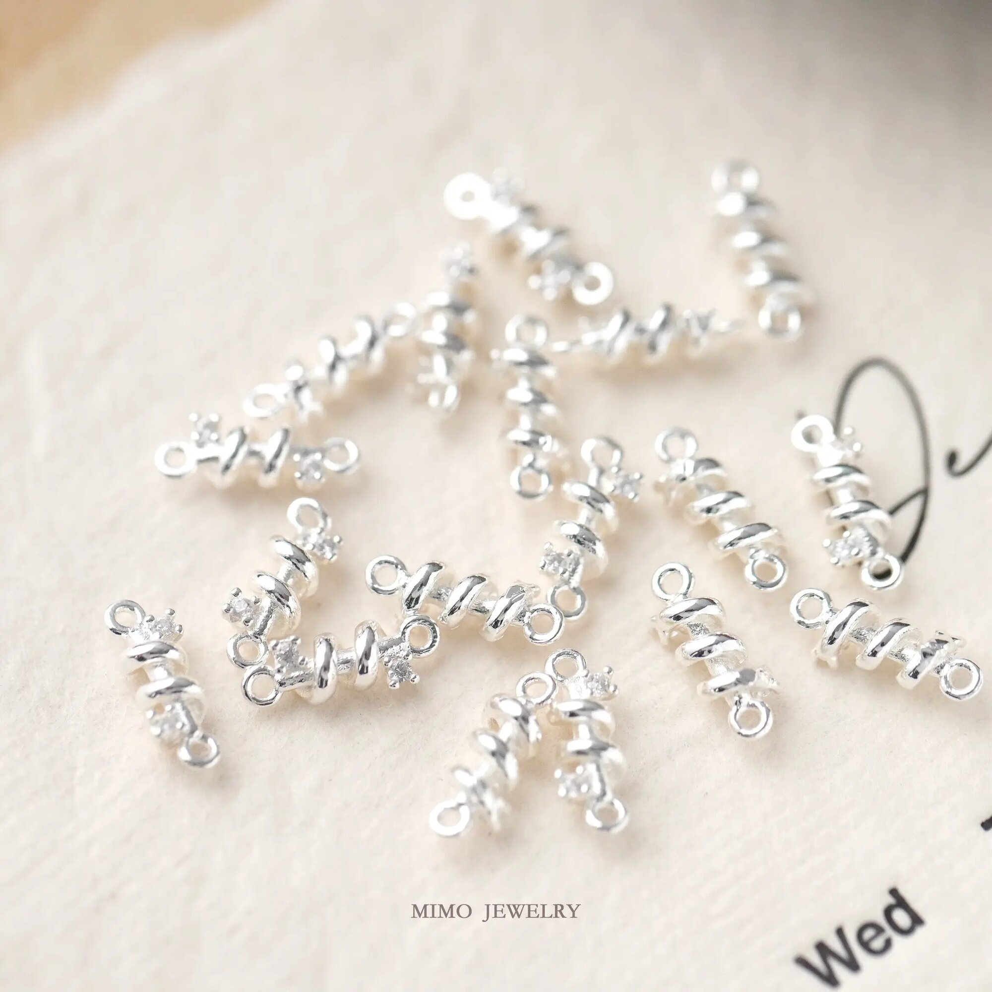 Спиральный шарм с цирконом, silver, белый