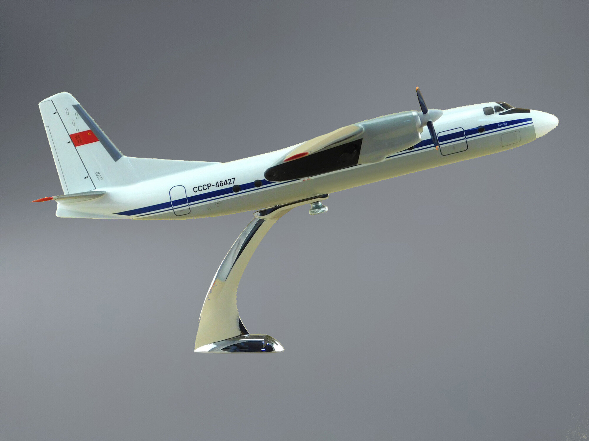 Самолет АН-24 (СССР) (RUS) [Готовая модель] (1:72) [СССР-46427]