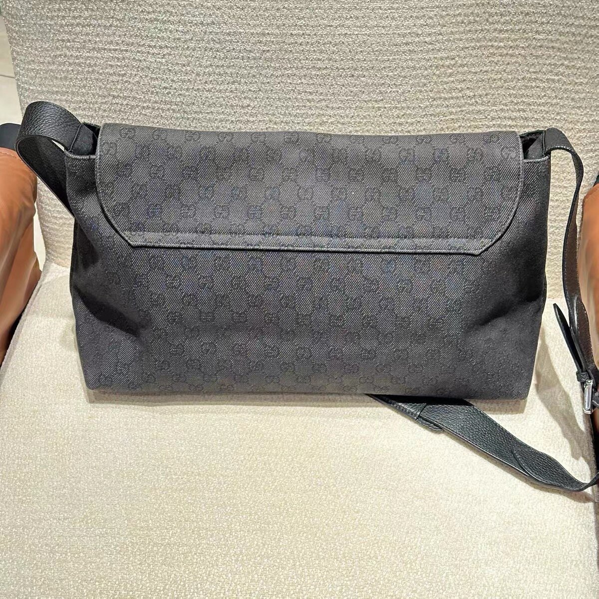 Сумка GUCCI GG Canvas Messenger, черный — фото 1