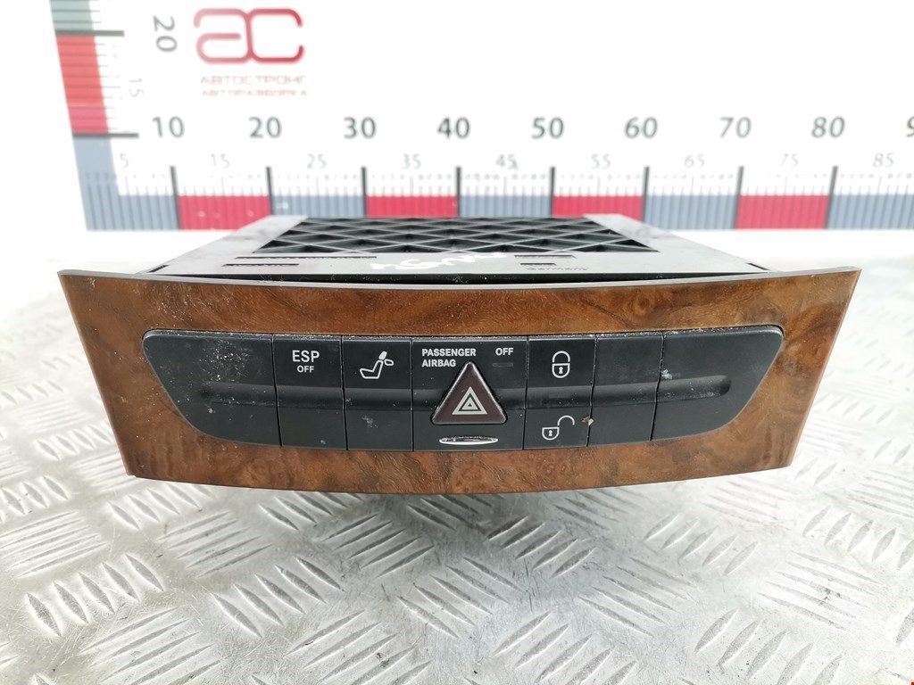 Чейнджер компакт дисков / 1688040 A2116800552 A2118275542 для Mercedes E-Class (W211) (с пробегом)