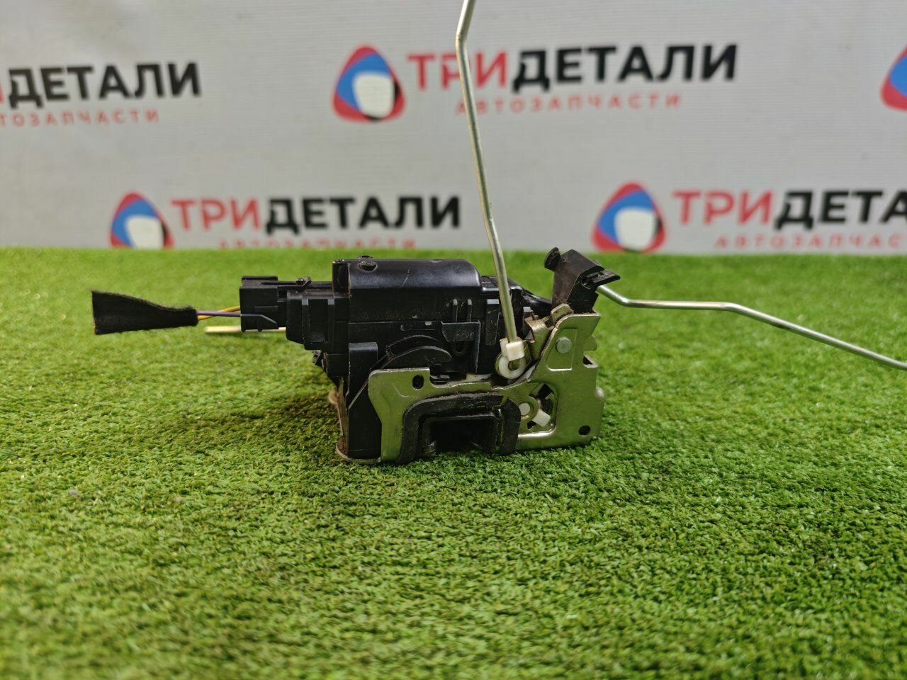 Замок боковой двери Renault Duster 1.6 H4MD438 2016 перед. прав. (б/у)