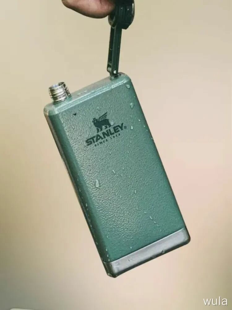 Фляга STANLEY оливковая прямоугольная 0.35л с металлическим низом для походов, путешествий — фото 1