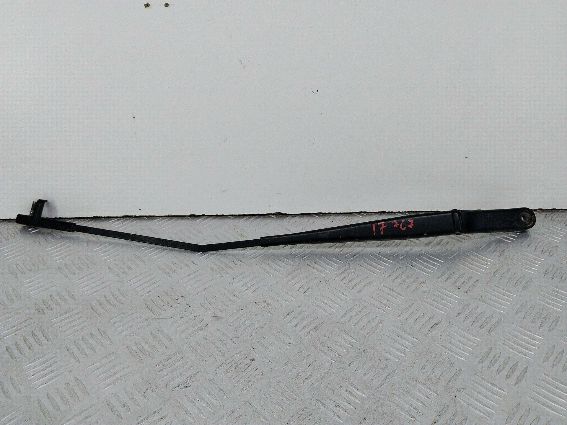 Поводок стеклоочистителя правый Volkswagen Golf 5 2005 1K1955410
