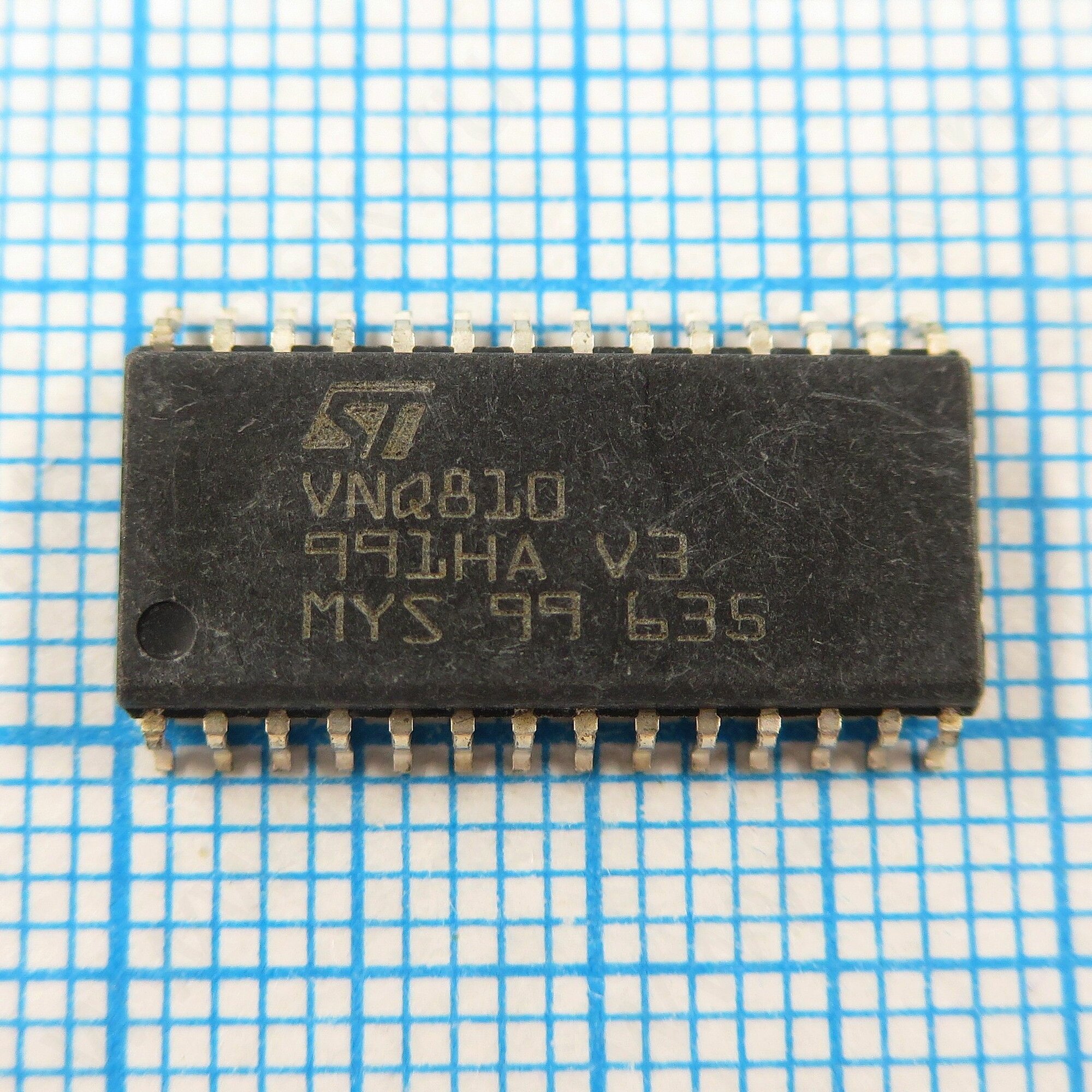 VNQ810 - 4х канальный драйвер верхнего плеча