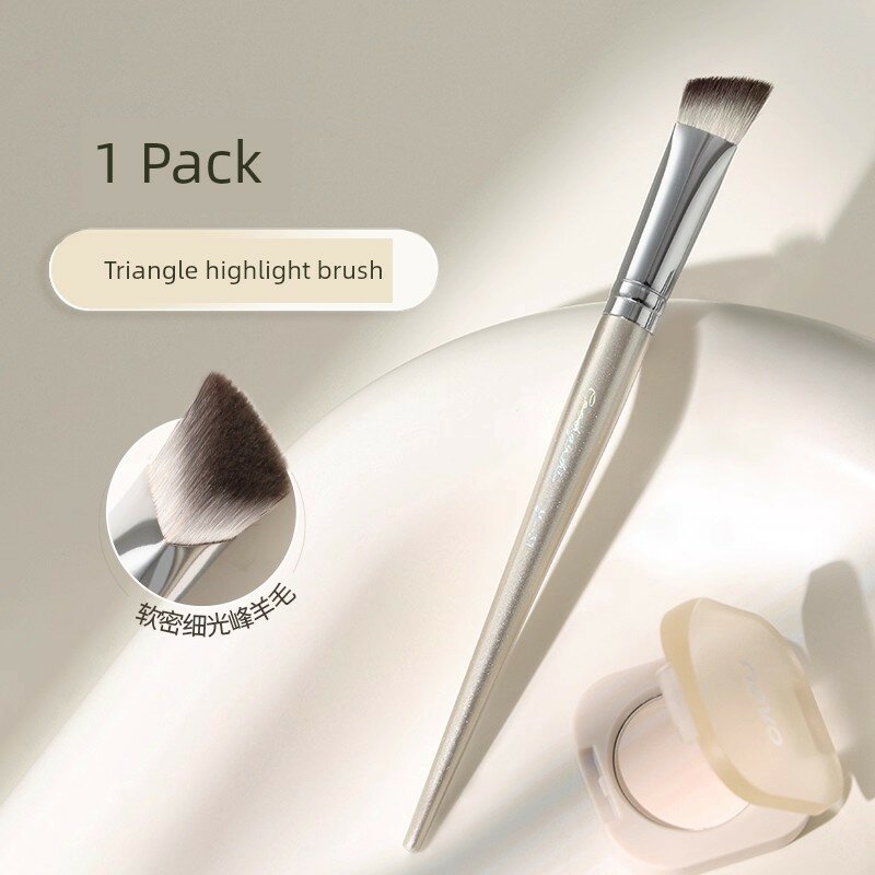 Кисть для консилера Goody Triangular Iron для маскировки темных кругов, слезных борозд и носогубных складок,