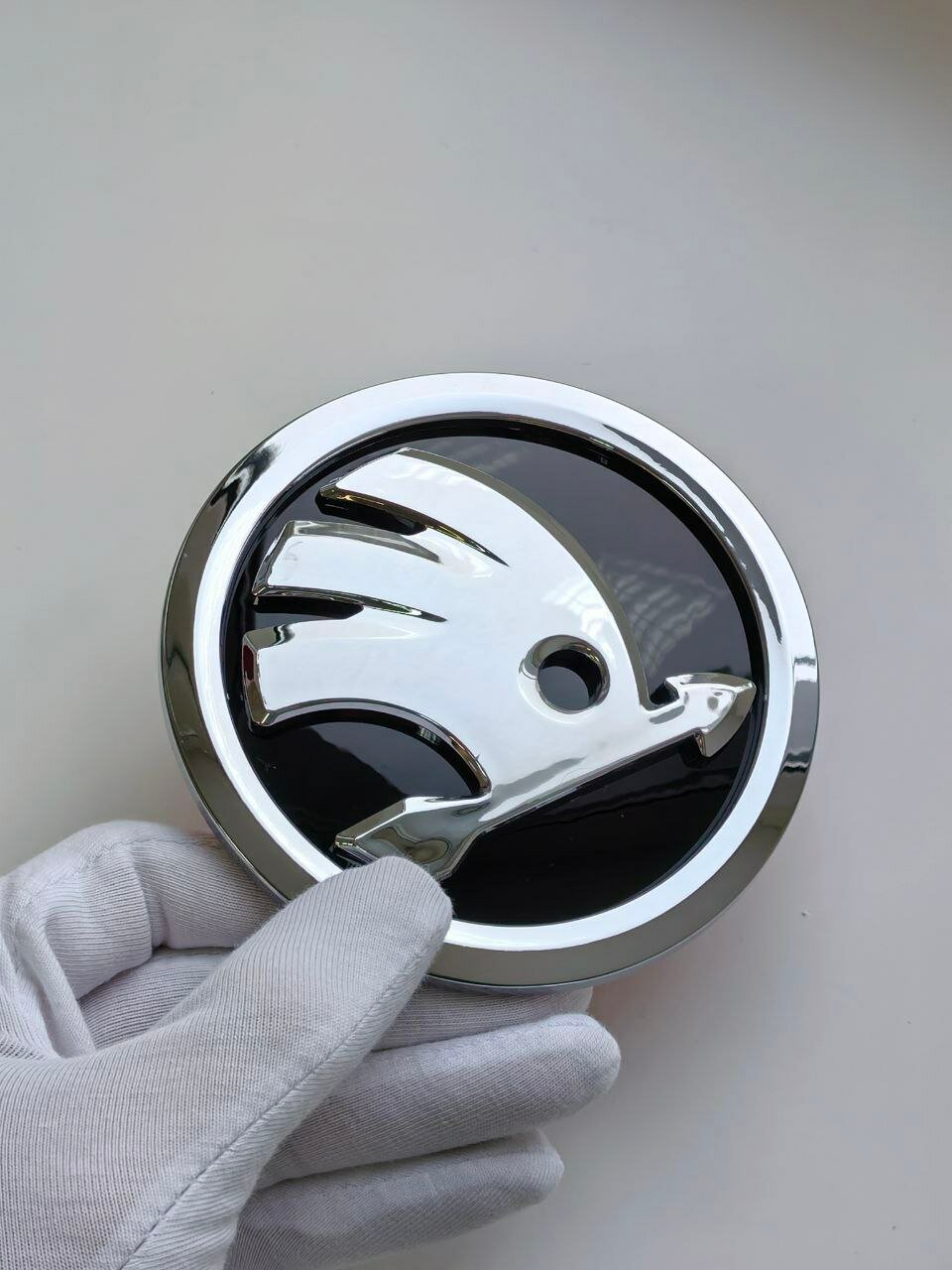 Эмблема Skoda 100 мм, значок, шильдик Шкода, логотип на автомобиль