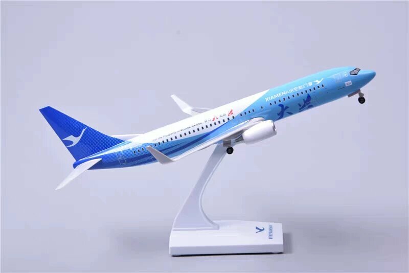 Модель Боинг 737-800 авиакомпании Сямэнь с большим крылом, колесами и подсветкой, 30 см
