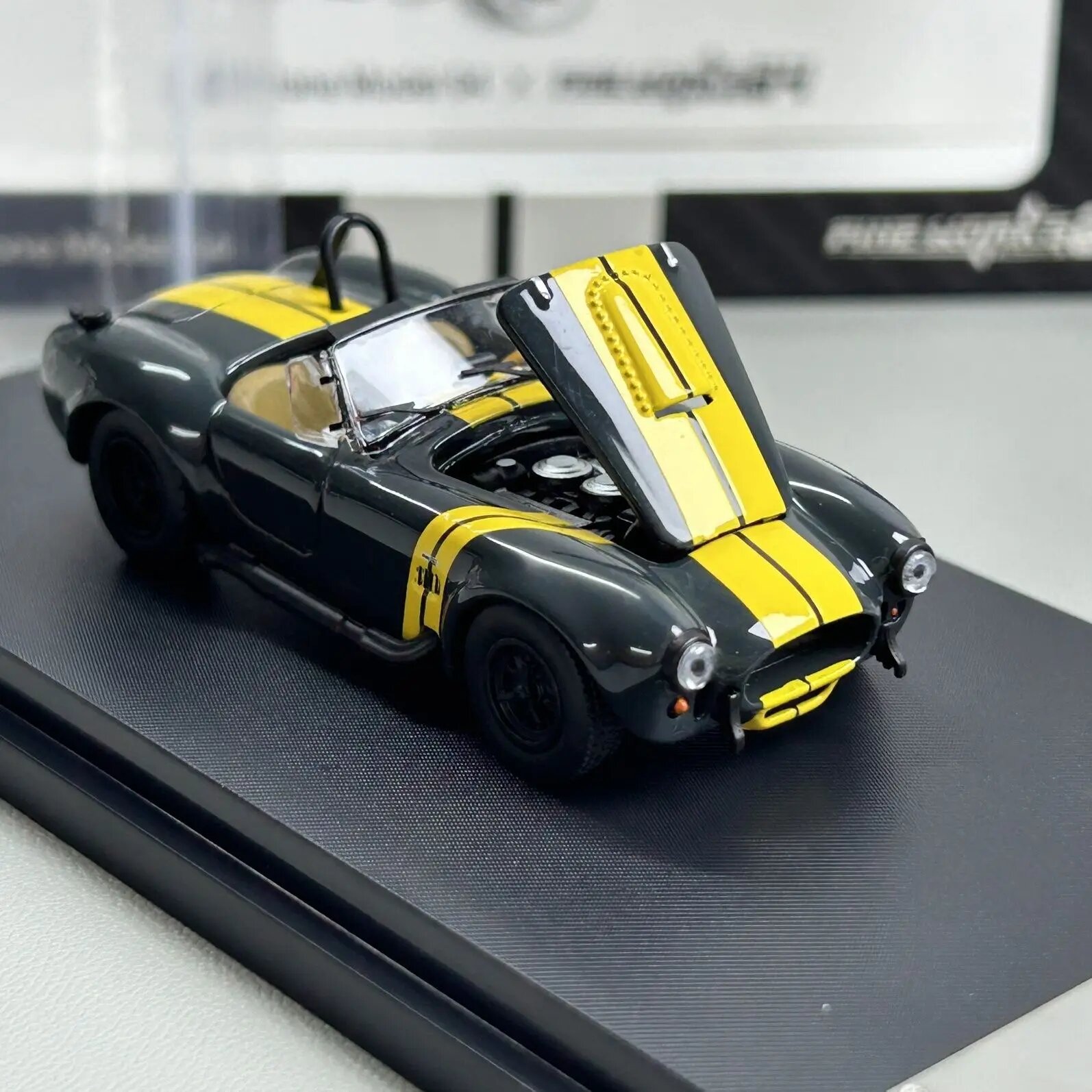 МаISTO Ford Shelby Cobra 427 1:64 Зеленый, Olive green