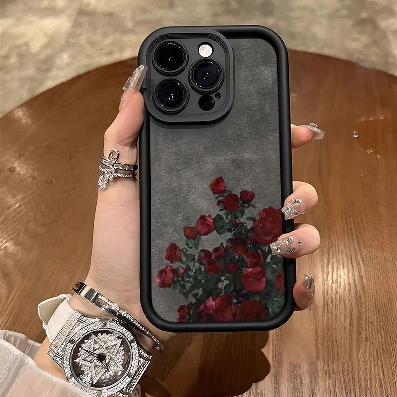 Чехол на Реалми C61 / REALME C61 чёрный Гроздь темно-красных роз Ударопрочный