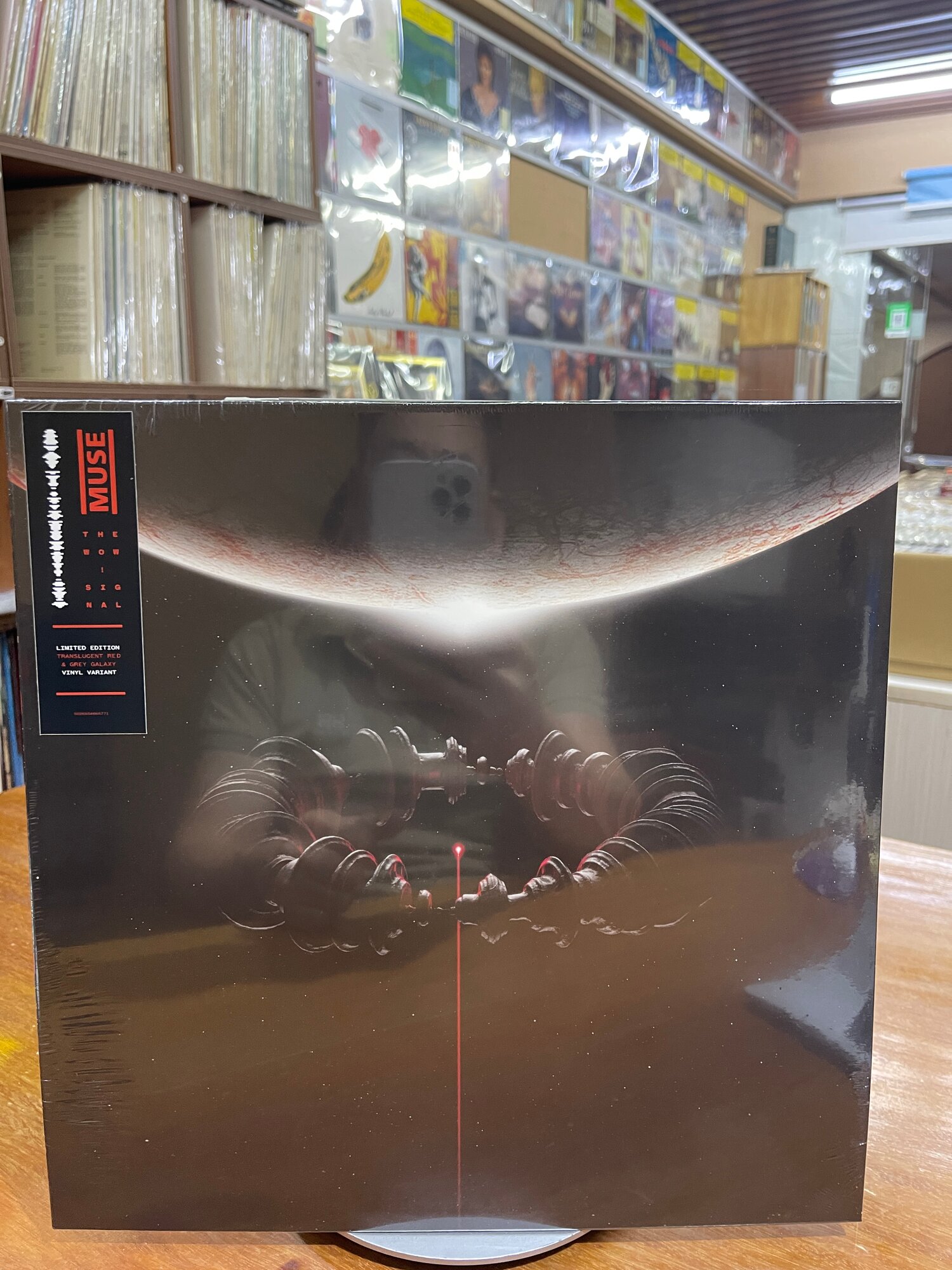 Muse · The Wow Signal (LP) [Indie Exclusive Translucent Red/Grey Galaxy Marble edition] 1lp，. Виниловая пластинка группы Muse "The Wow Signal", независимое лимитированное издание, красно-серый двухцветный винил с узором "галактический мрамор"