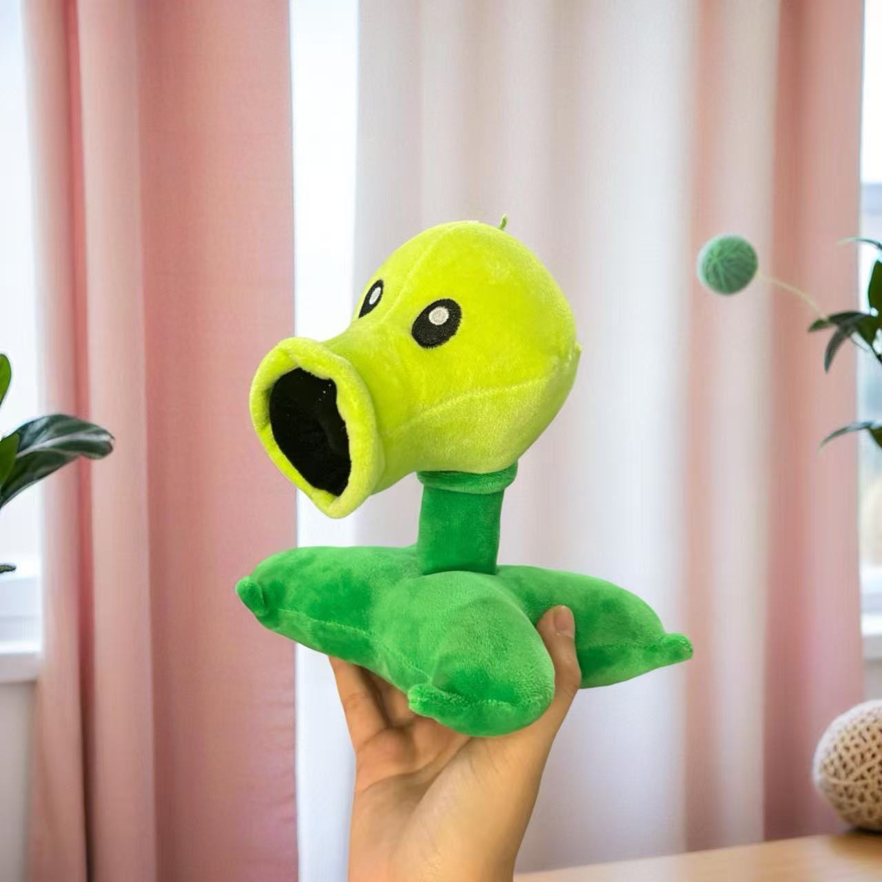 Мягкая игрушка-персонаж Green Shooter ярко-зеленого цвета с выразительными глазами