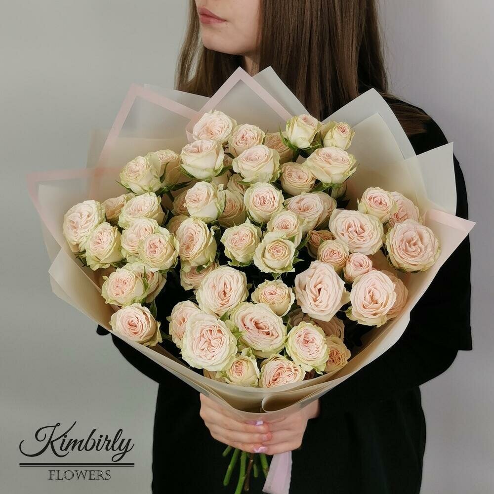 Нежный букет живых цветов из кустовых маленьких роз, 11 шт, цвет кремовый, роза Рослин арт 246
